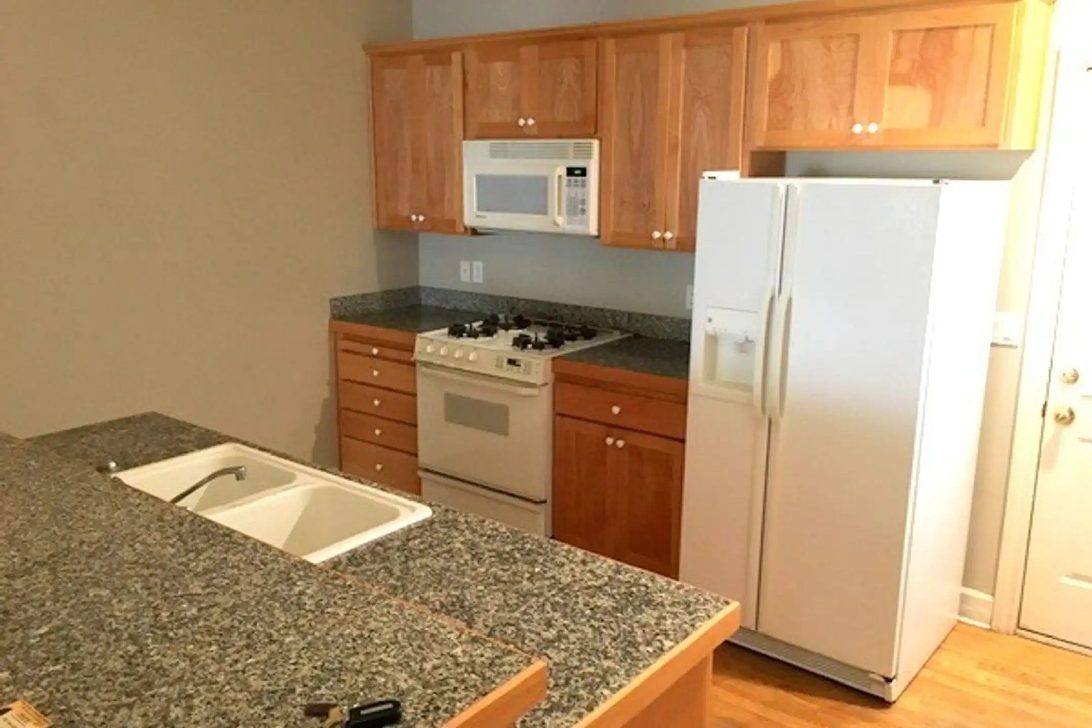 557 NE Roberts Ave unit 557 - Gresham, OR 97030 | ApartmentGuide.com