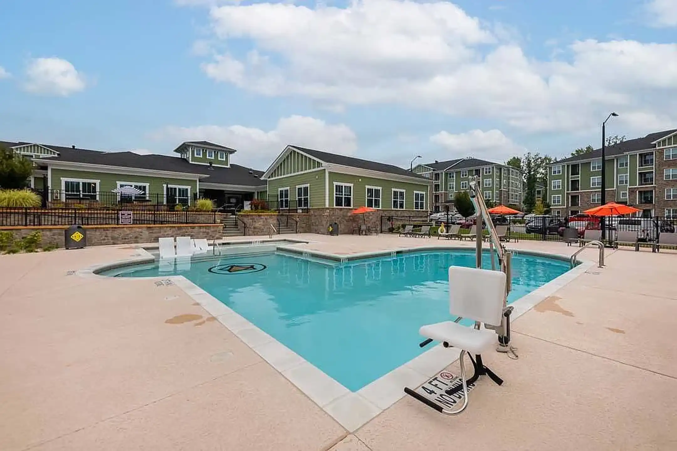Foxwood Apartments - Raleigh, NC 27616 | ApartmentGuide.com