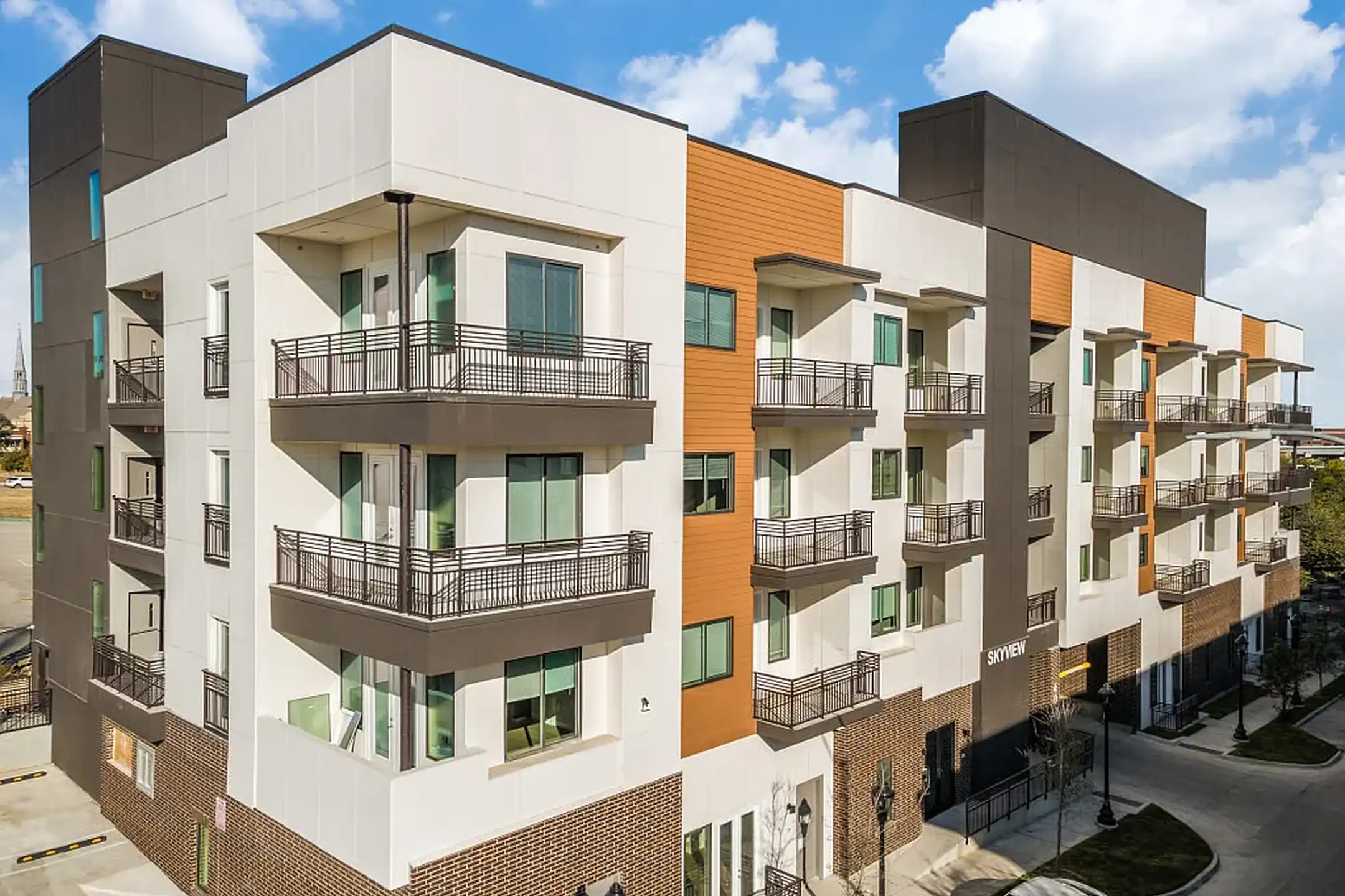 Skyview at Crawford - Fort Worth, TX 76104 | ApartmentGuide.com