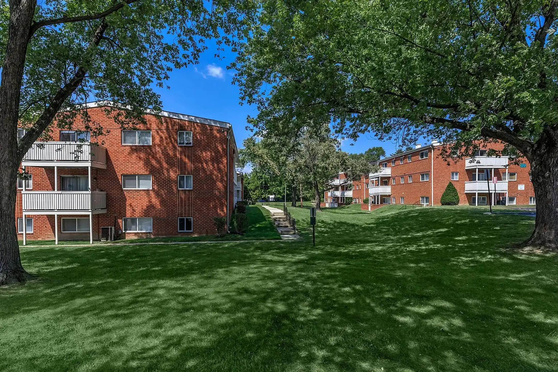 Fox Crossing Apartments - Baltimore, MD 21206 | ApartmentGuide.com