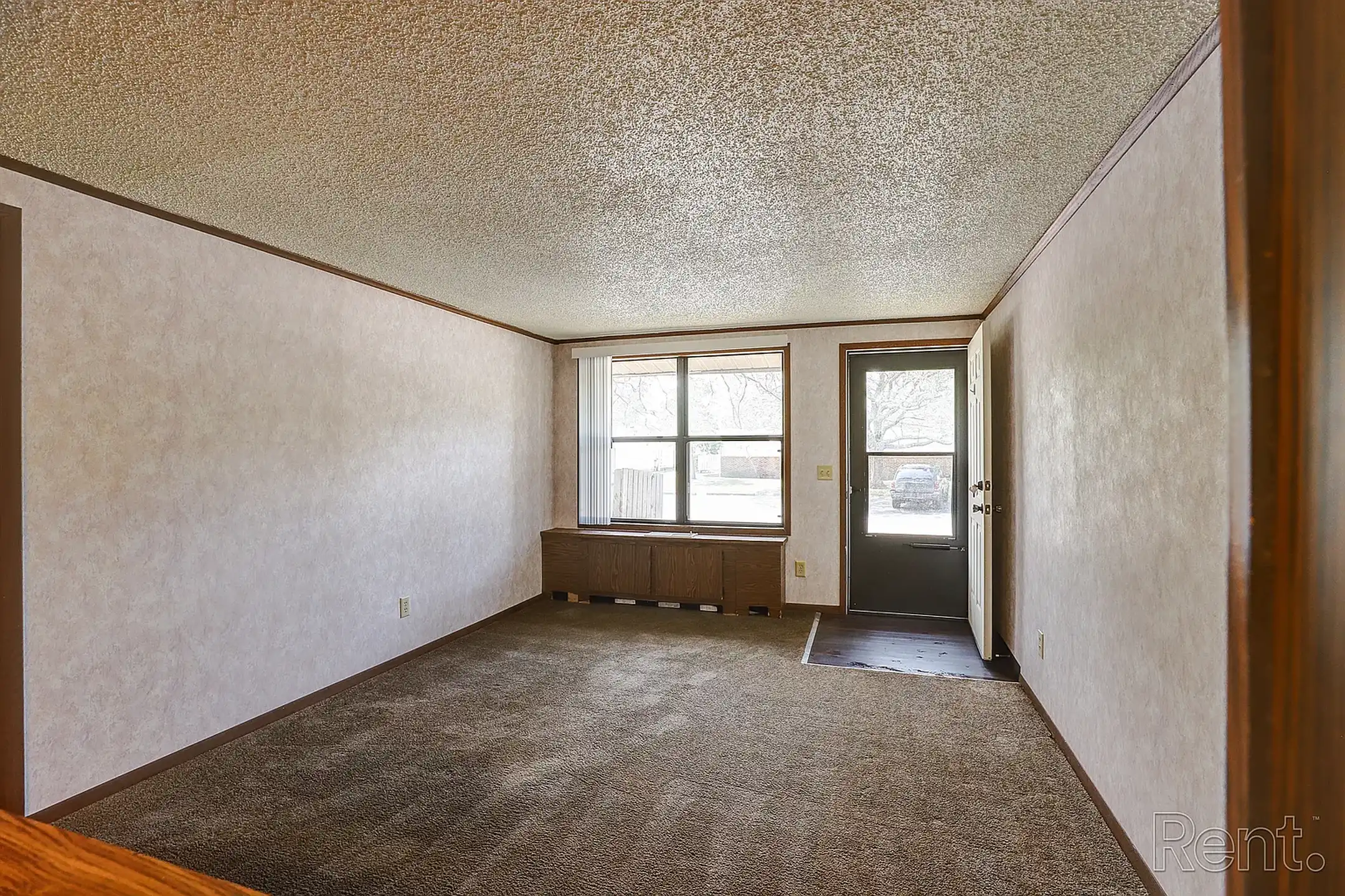 Heathmoore Apartments - Clinton Township, MI 48035 | ApartmentGuide.com
