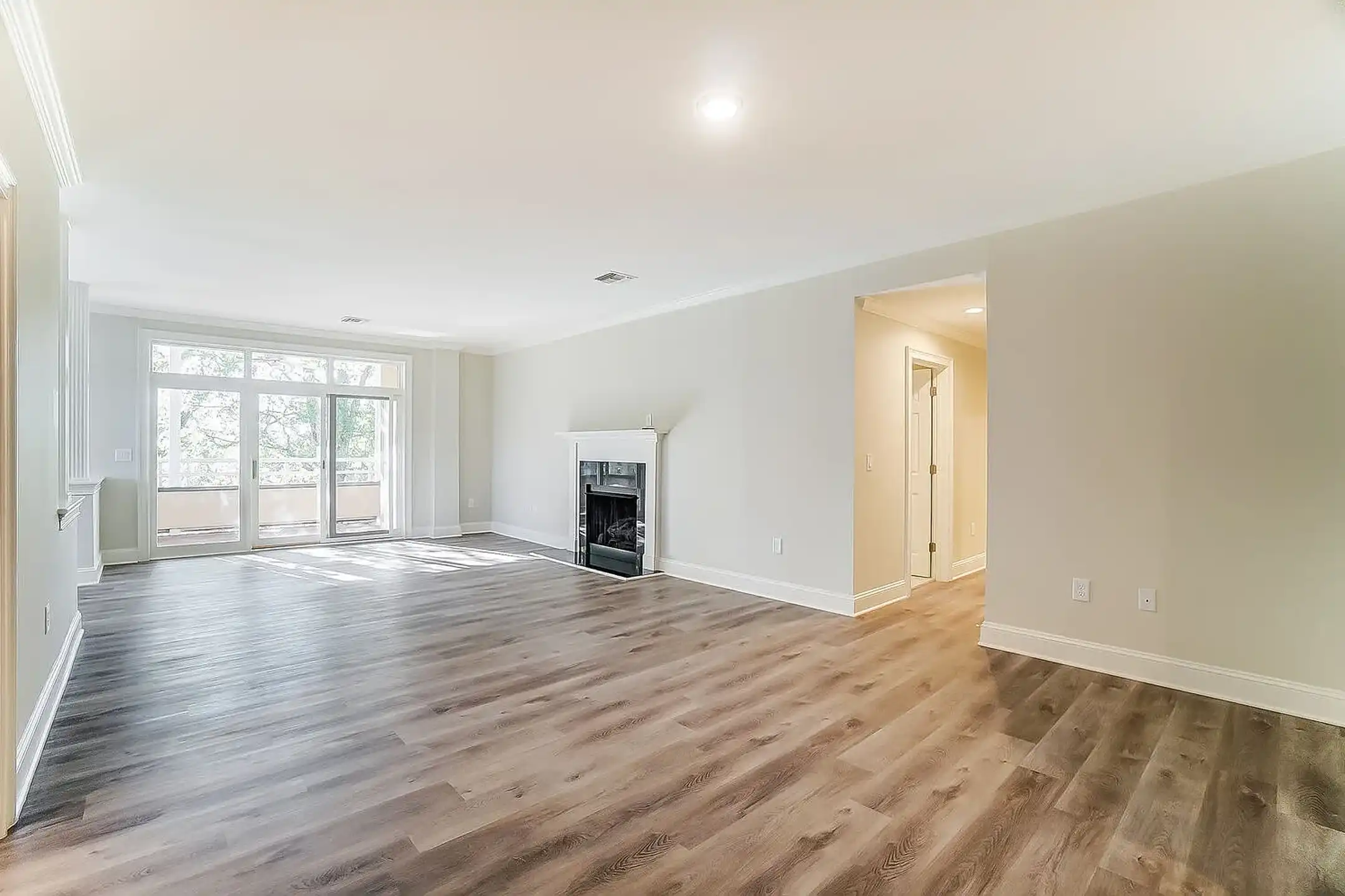 Queens at Granville - Charlotte, NC 28207 | ApartmentGuide.com