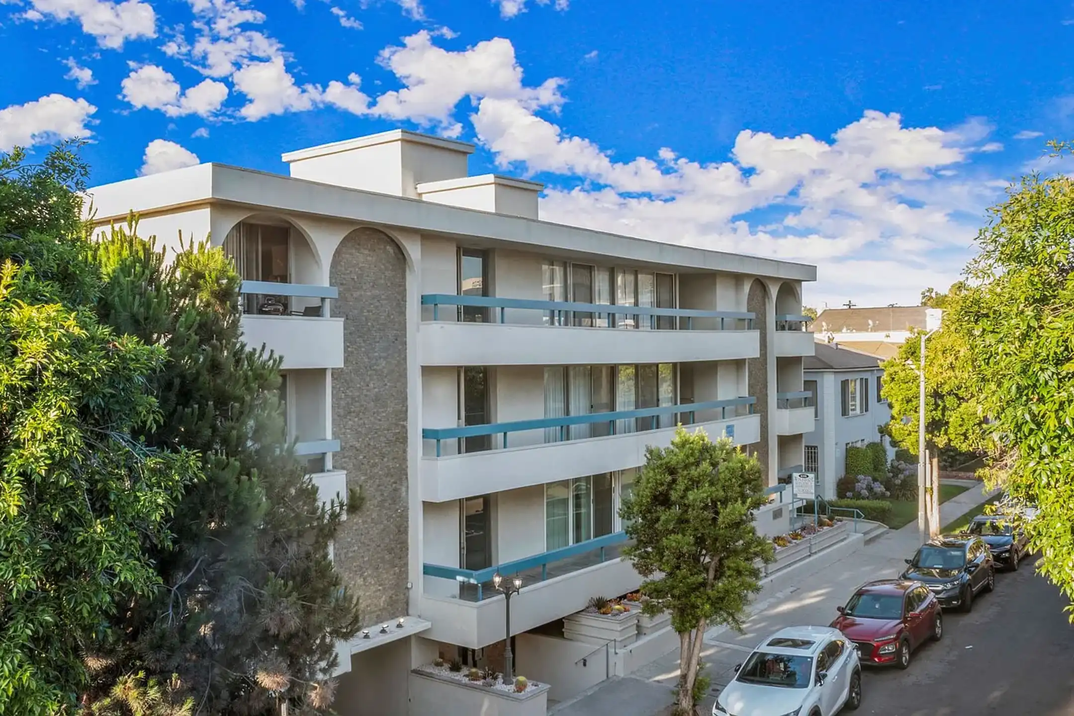 Wilshire Regency Apts. - Los Angeles, CA 90048 | ApartmentGuide.com