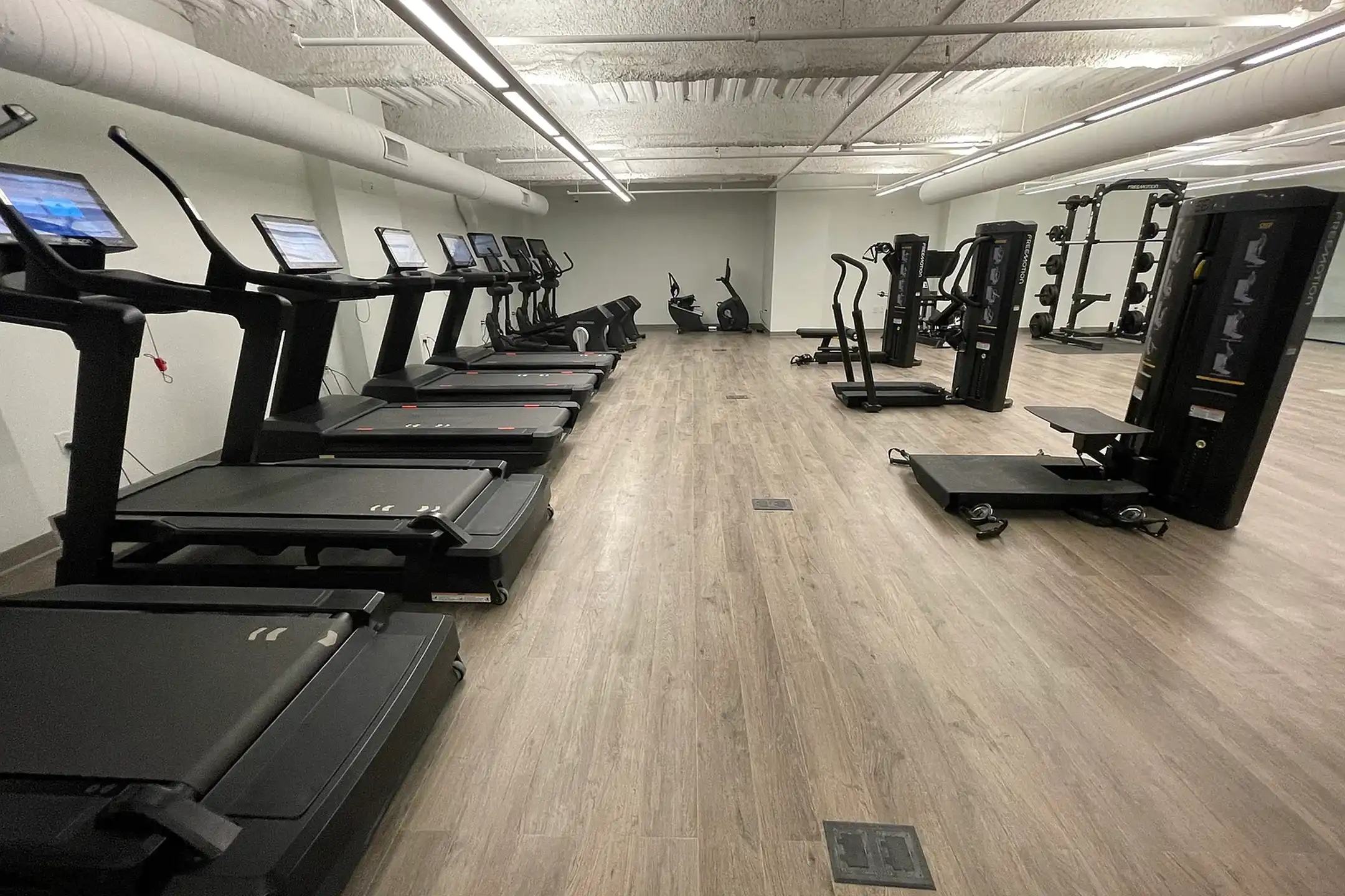 Redstone Apartments - Manchester, NH 03104 | ApartmentGuide.com