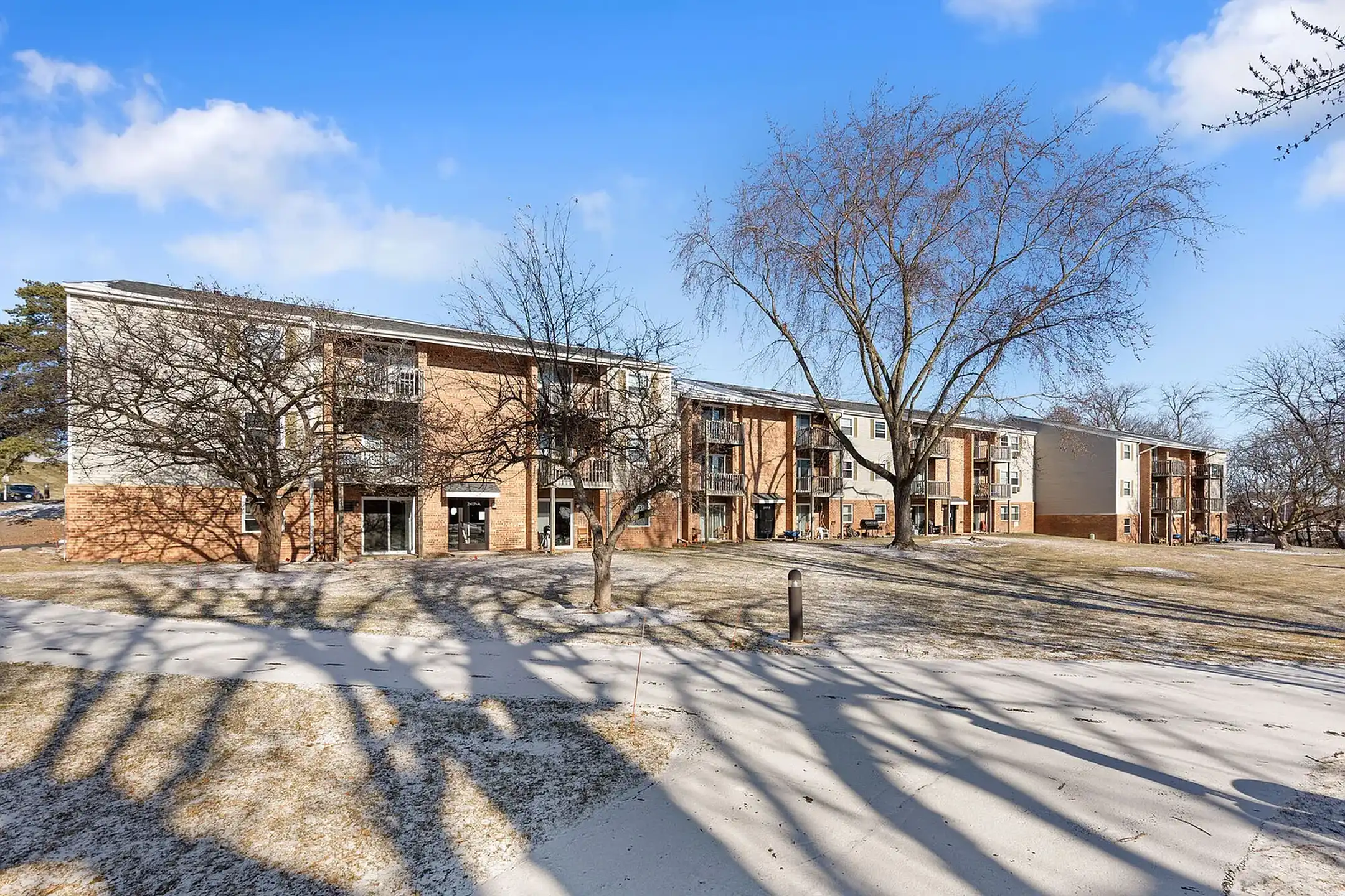 Springdale Apartments - Waukesha, WI 53186 | ApartmentGuide.com