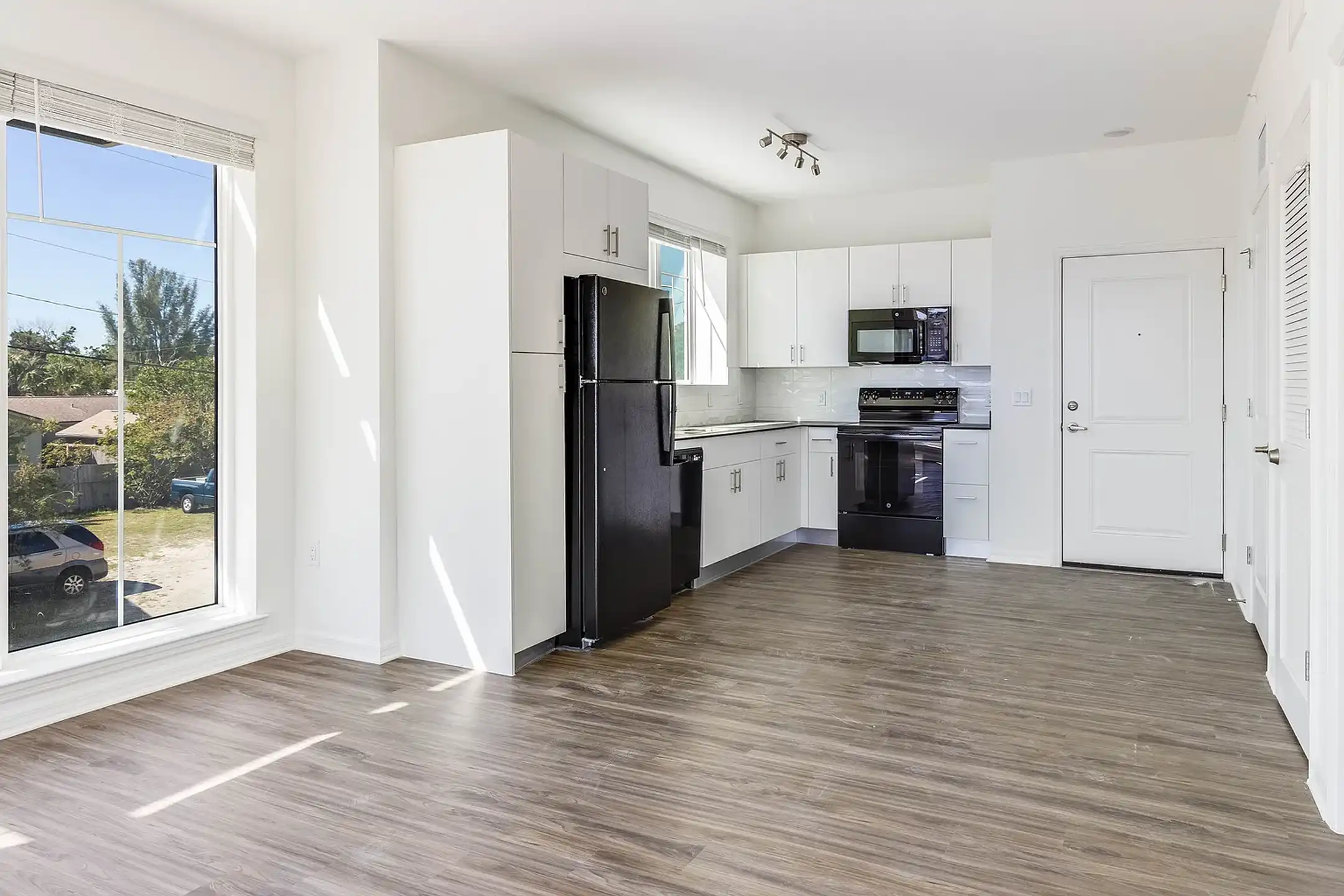 Astoria On 9th - West Bradenton, FL 34205 | ApartmentGuide.com