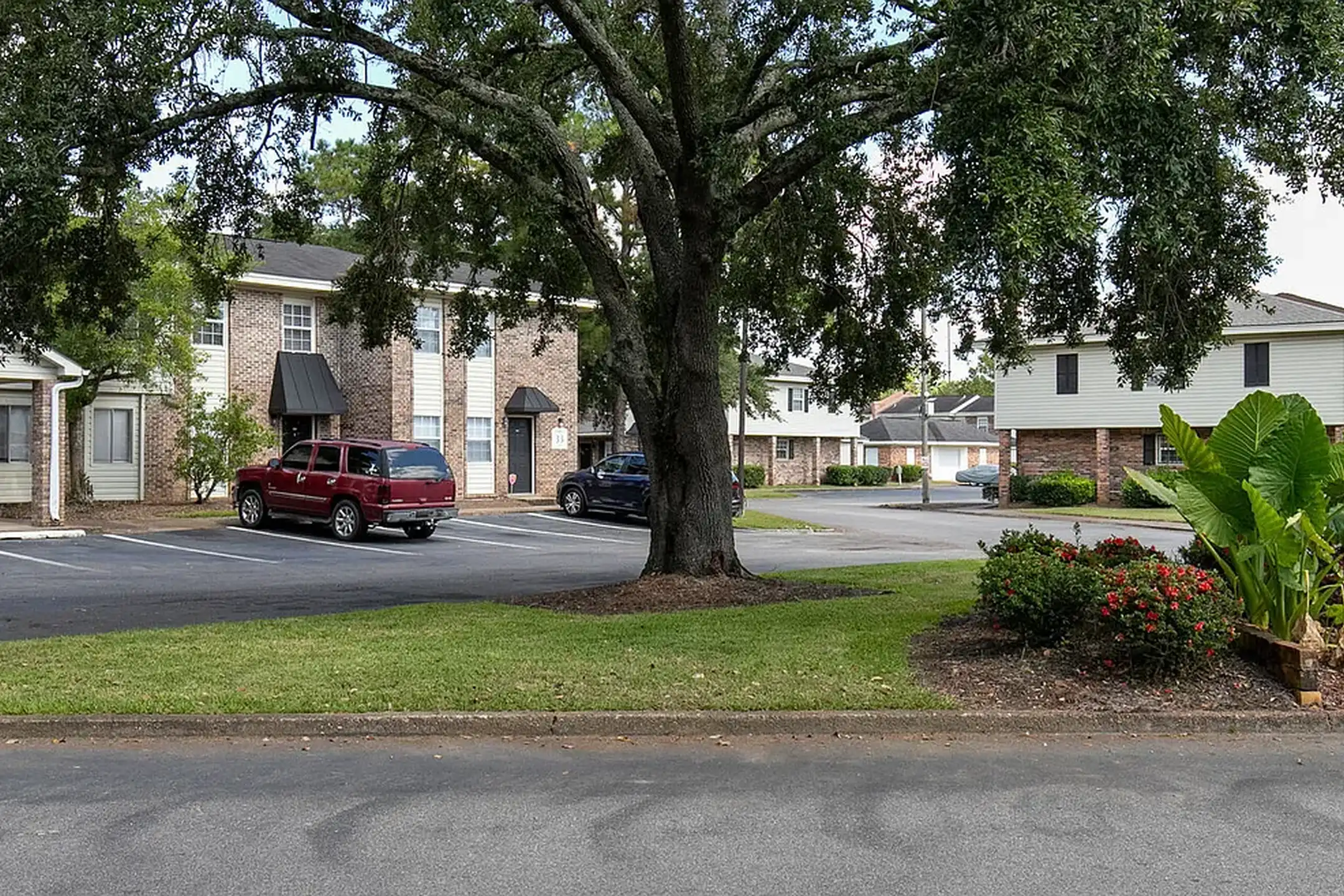 Yester Oaks - Mobile, AL 36608 | ApartmentGuide.com