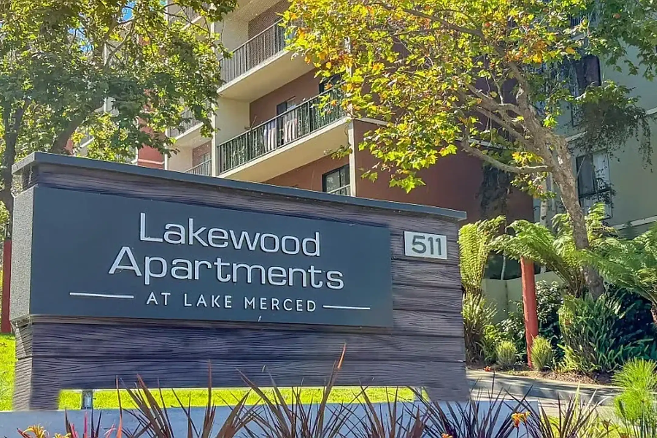 Lakewood Apartments At Lake Merced - San Francisco, CA 94132 ...