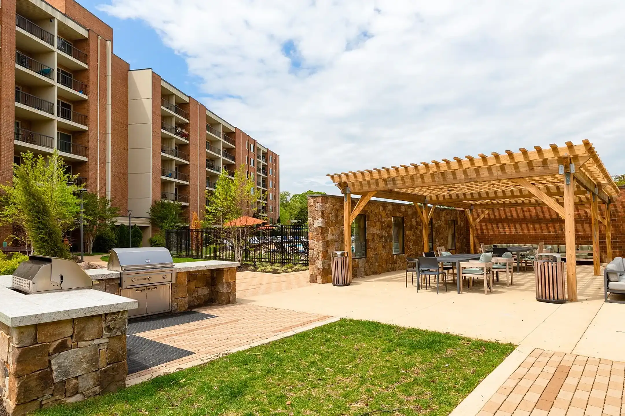 Falls Green - Falls Church, VA 22044 | ApartmentGuide.com