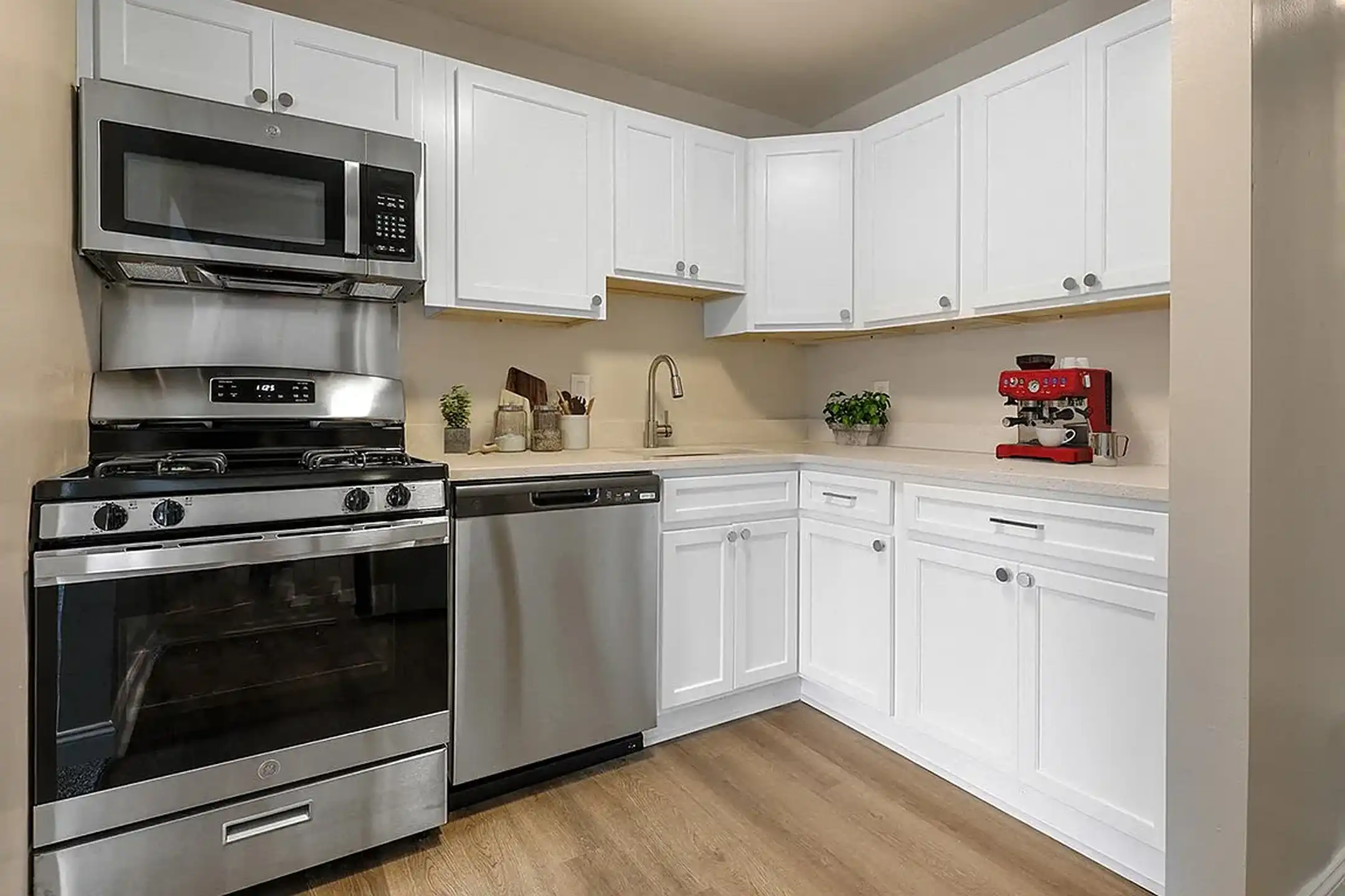 Padonia Village Apartments - Timonium, MD 21093 | ApartmentGuide.com