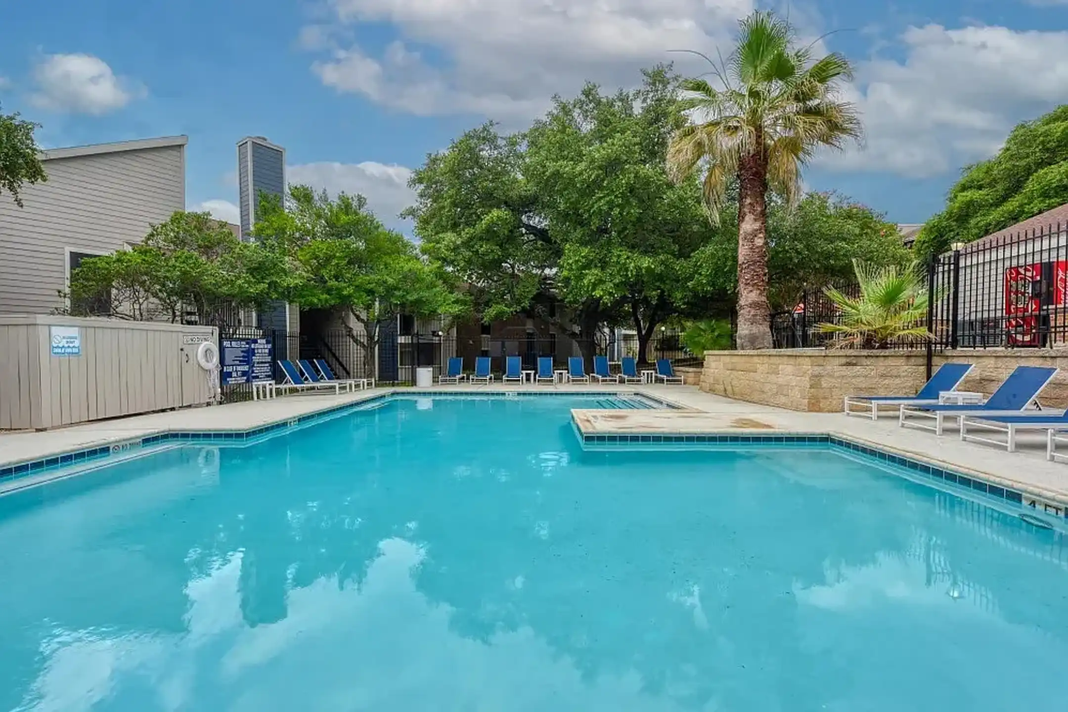 Villas De Santa Fe - San Antonio, TX 78229 | ApartmentGuide.com