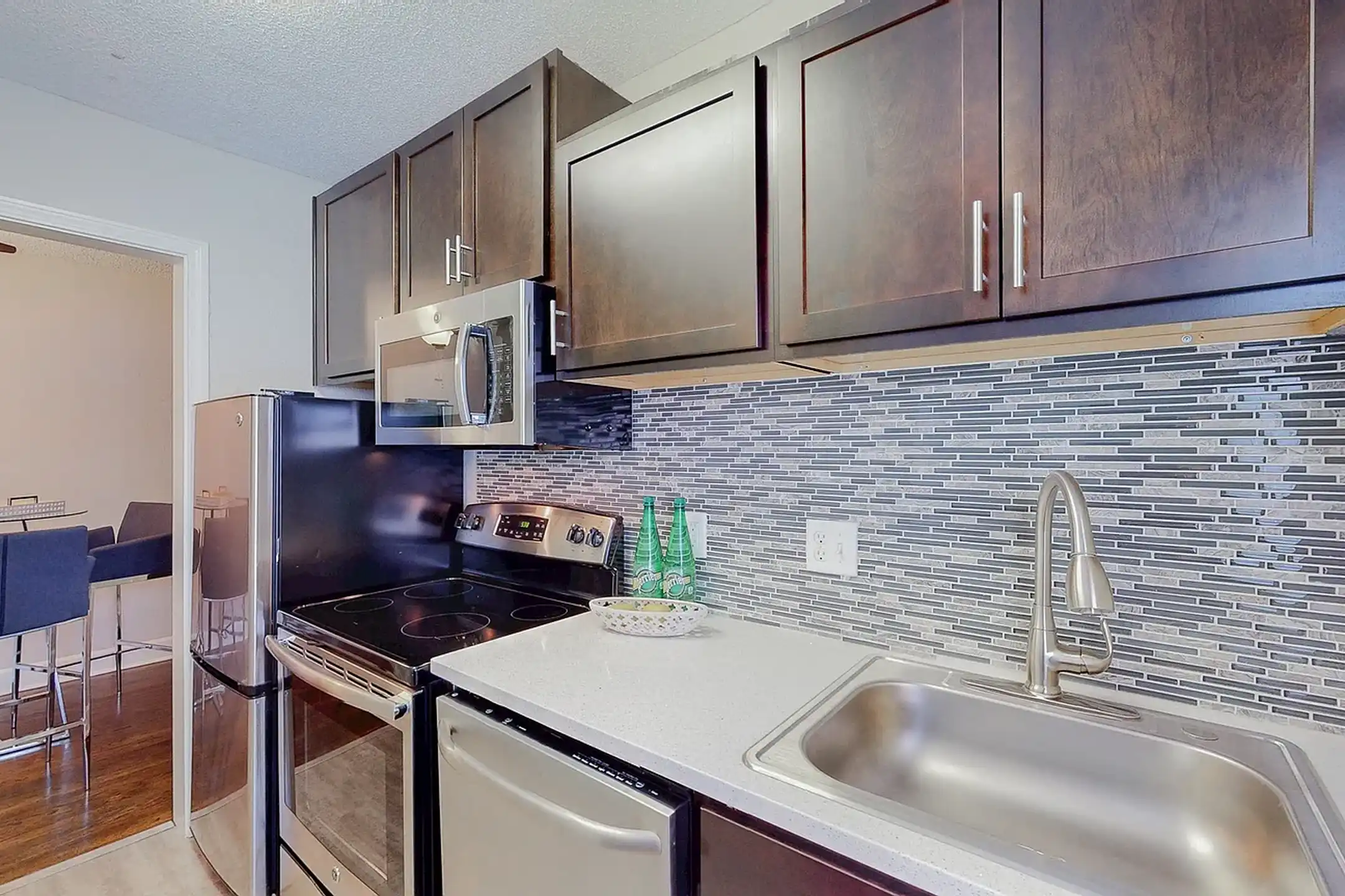 Infinity Plaza West - Kansas City, MO 64111 | ApartmentGuide.com