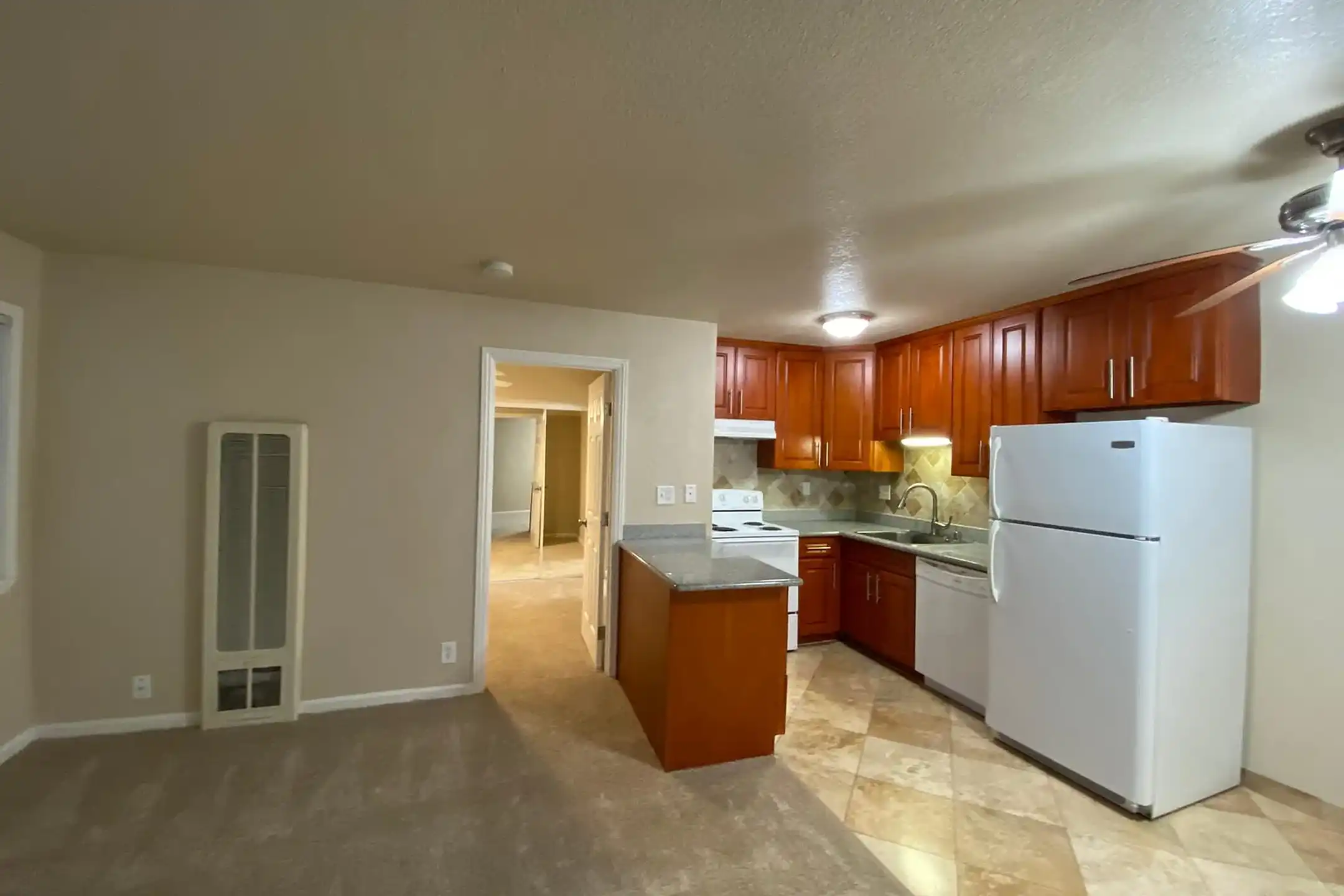 Almaden Plaza Apartments - San Jose, CA 95125 | ApartmentGuide.com