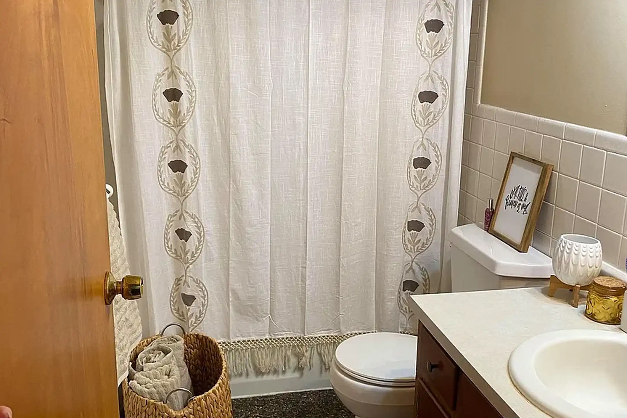 Roberts Apartments - Oxford, OH 45056 | ApartmentGuide.com