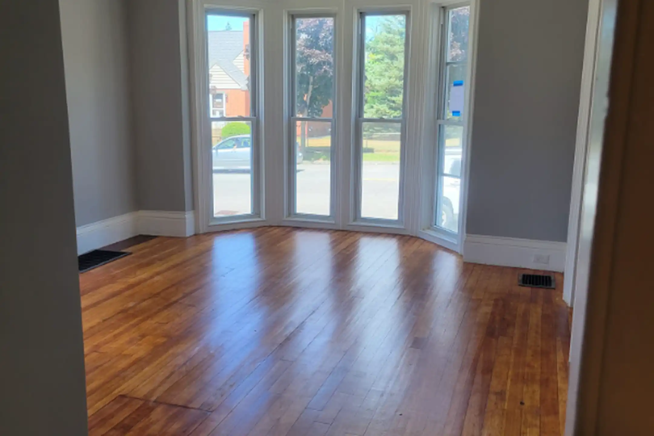 427 Hanover St unit 1 - Manchester, NH 03104 | ApartmentGuide.com