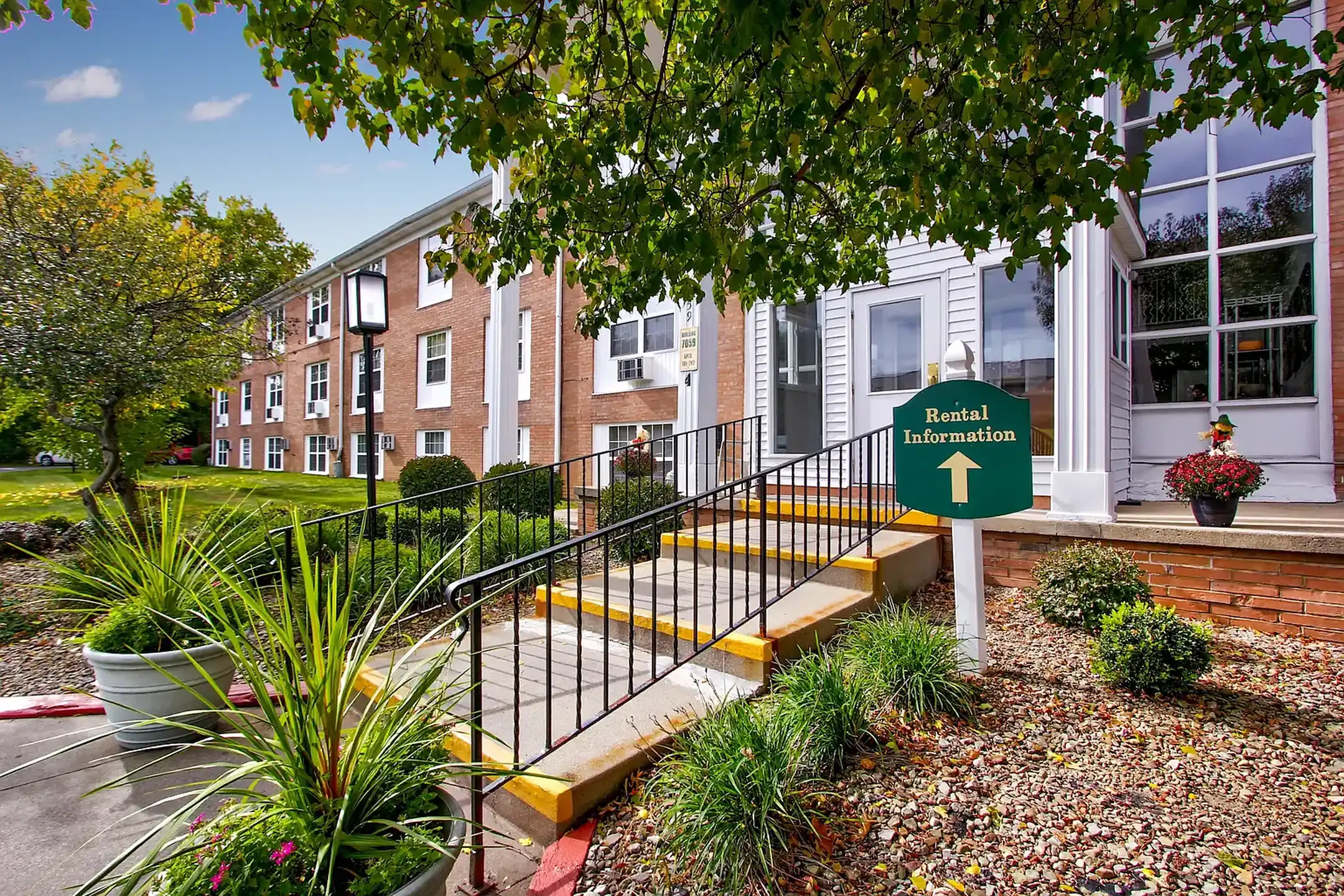 Boulevard Club Apartments - Boardman, OH 44512 | ApartmentGuide.com