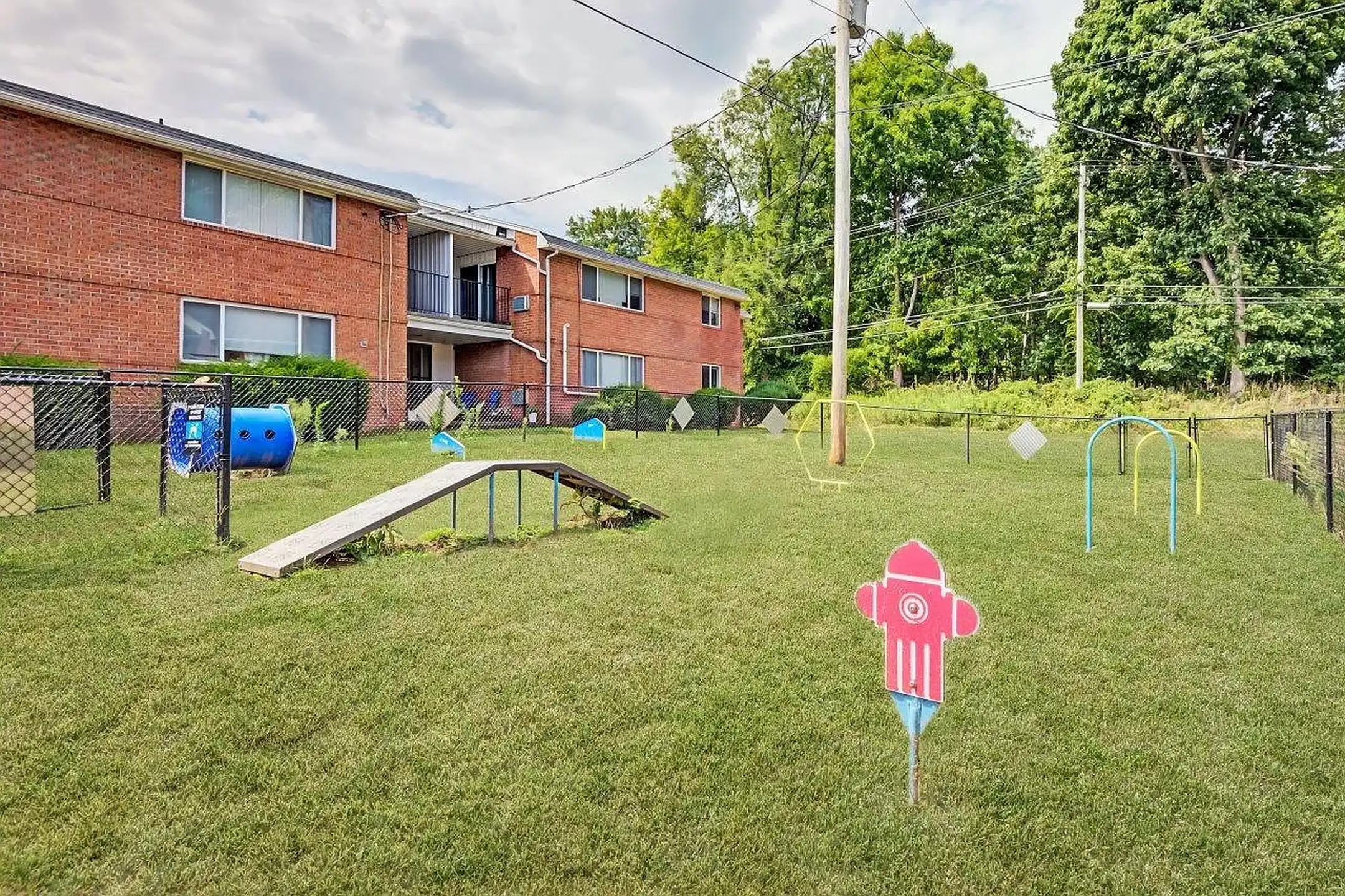 Perinton Manor Apartment Homes - Fairport, NY 14450 | ApartmentGuide.com