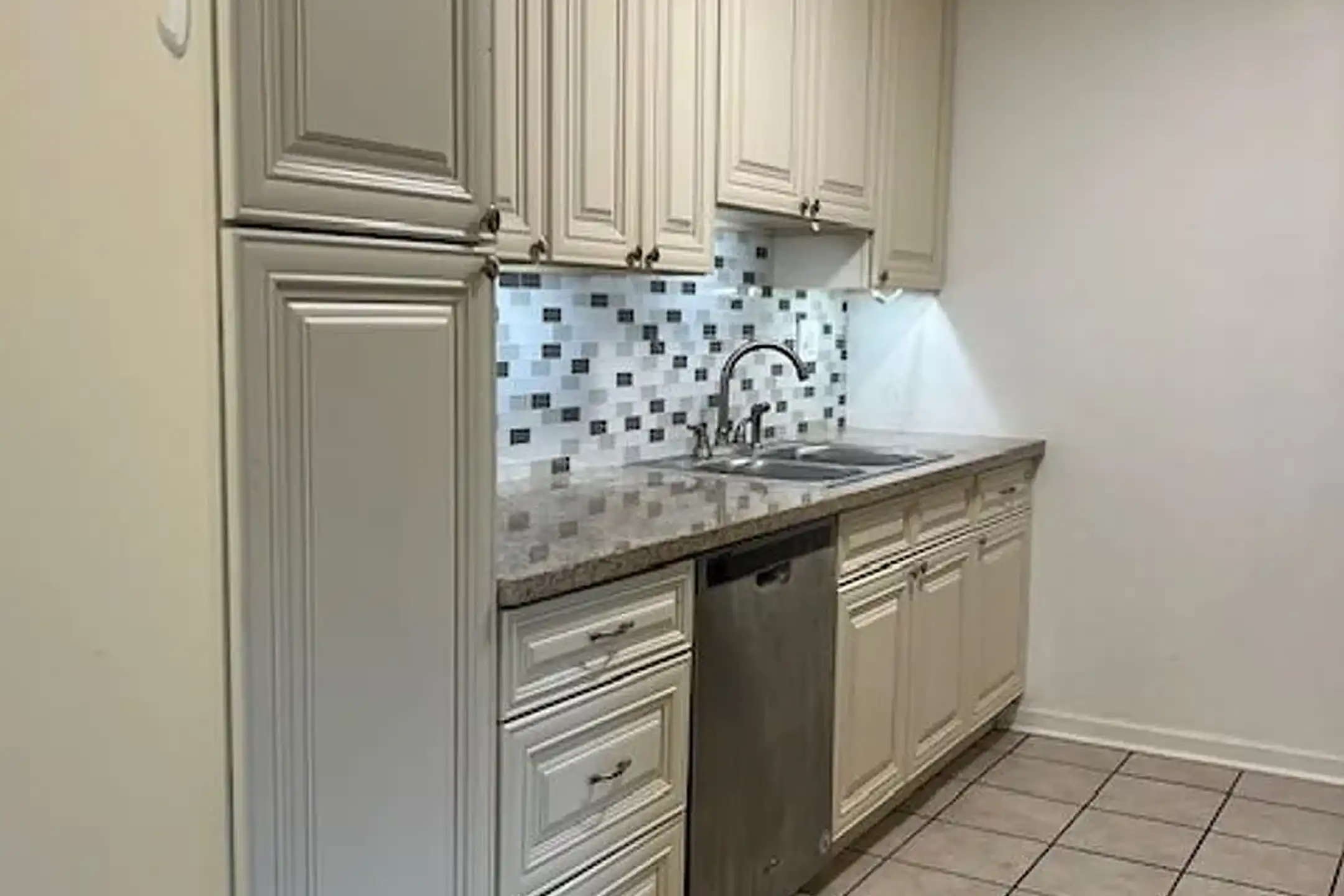 Quail Ridge Apartments - Naperville, IL 60565 | ApartmentGuide.com