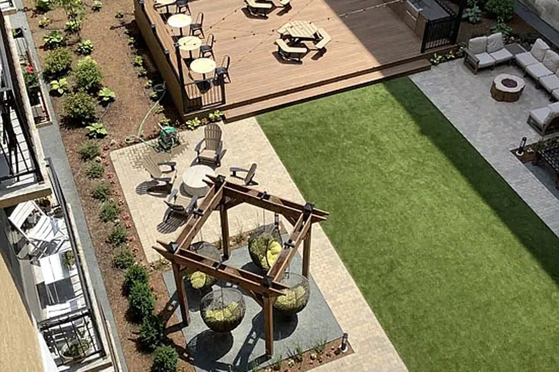 Buena Terrace - 4242 N Sheridan Rd - Chicago, IL 60613 | ApartmentGuide.com