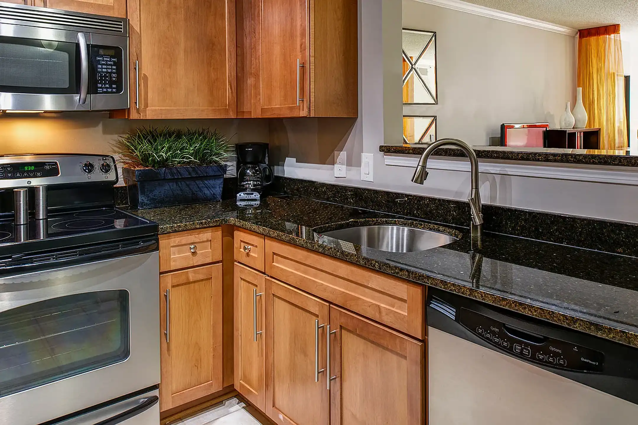 Huntington Gateway - Alexandria, VA 22303 | ApartmentGuide.com