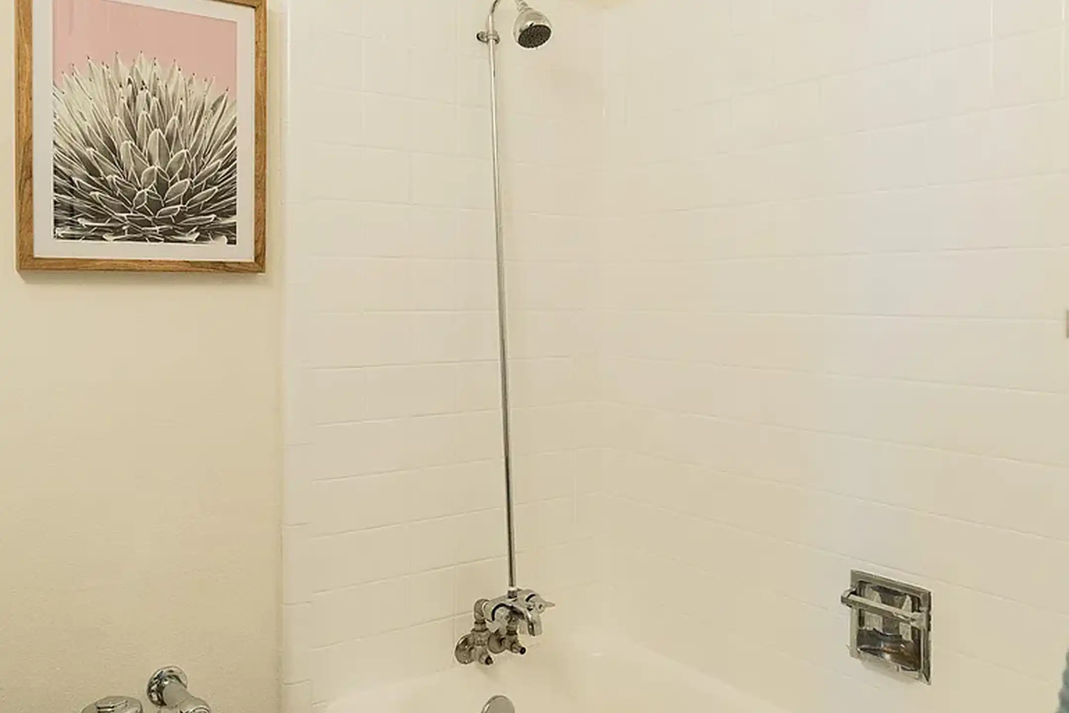 Regency Apartments - Portland, OR 97201 | ApartmentGuide.com