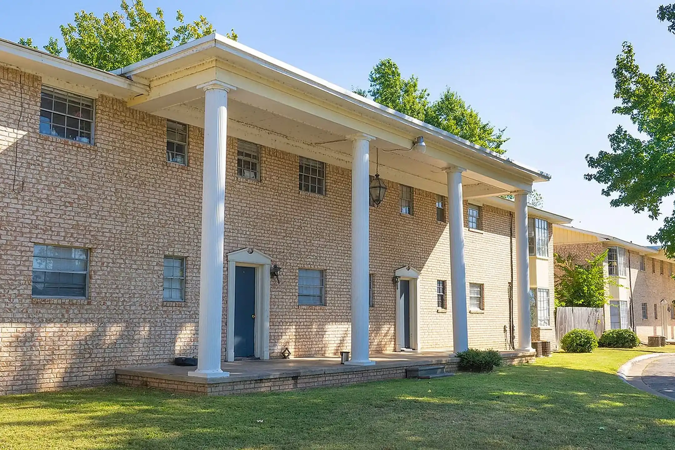 Welcome to Windsor Apartments - Fort Smith, AR 72904 | ApartmentGuide.com