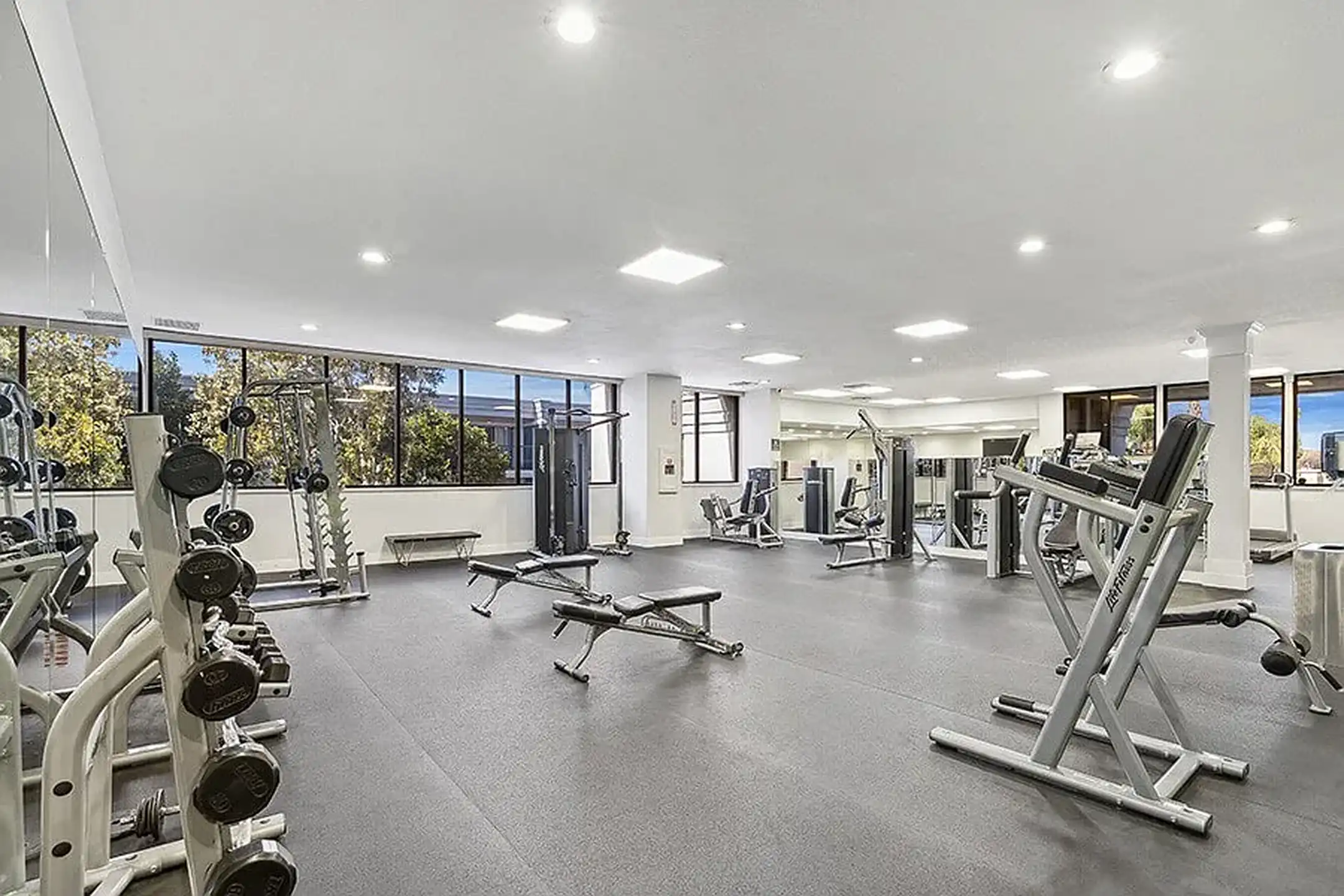 Madison Park - Anaheim, CA 92804 | ApartmentGuide.com