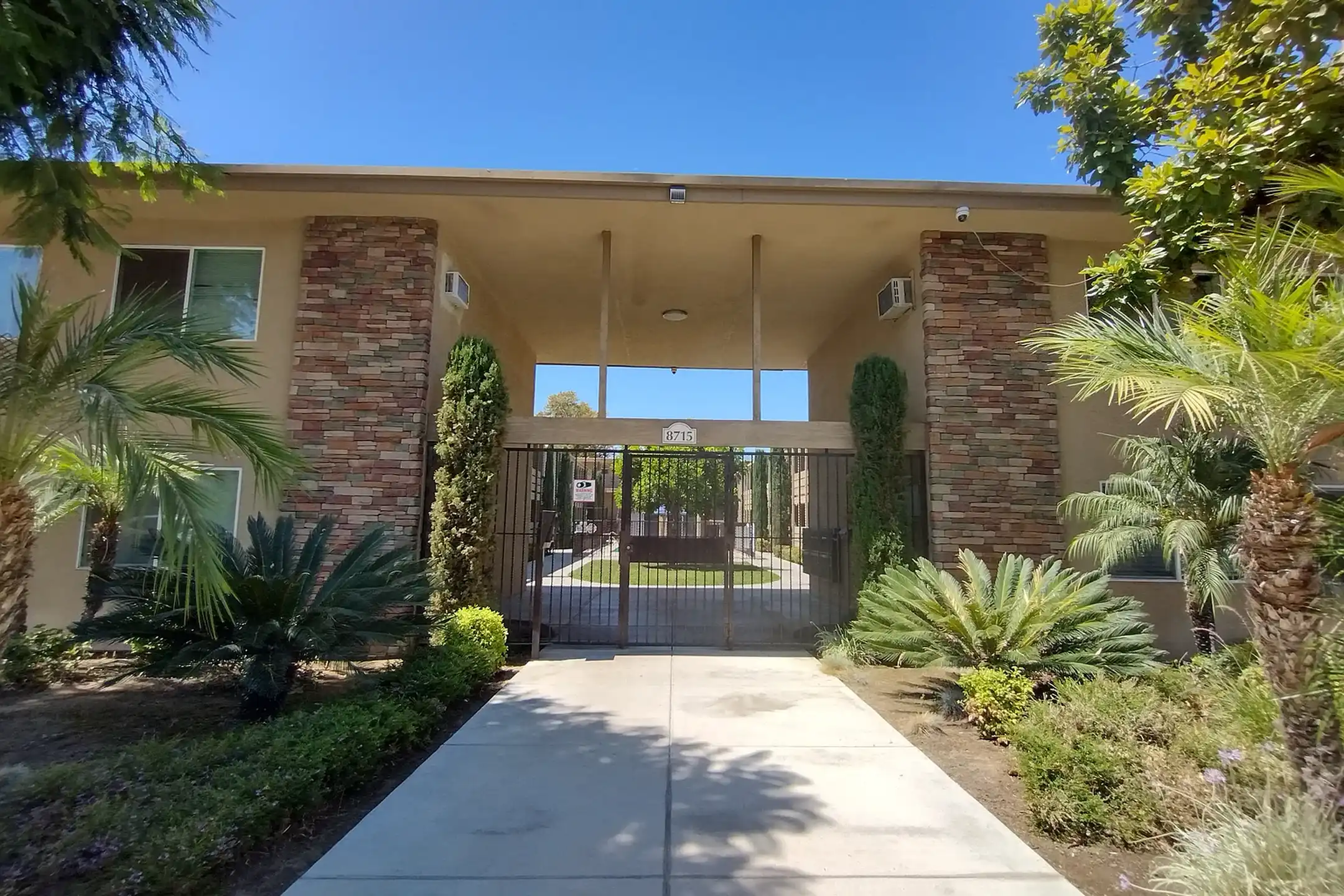 MONROE MANOR - Riverside, CA 92503 | ApartmentGuide.com
