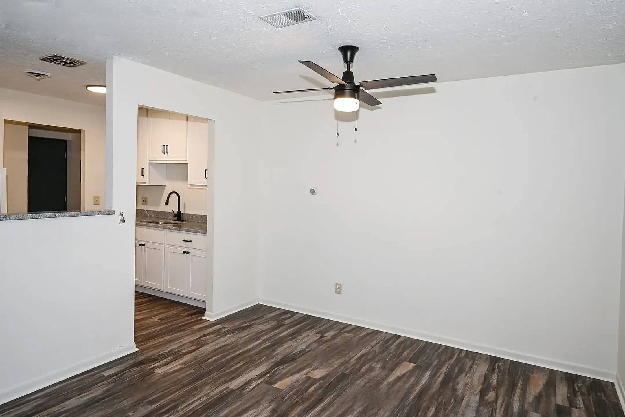 The Ridgeview Apartment - Cincinnati, OH 45230 | ApartmentGuide.com