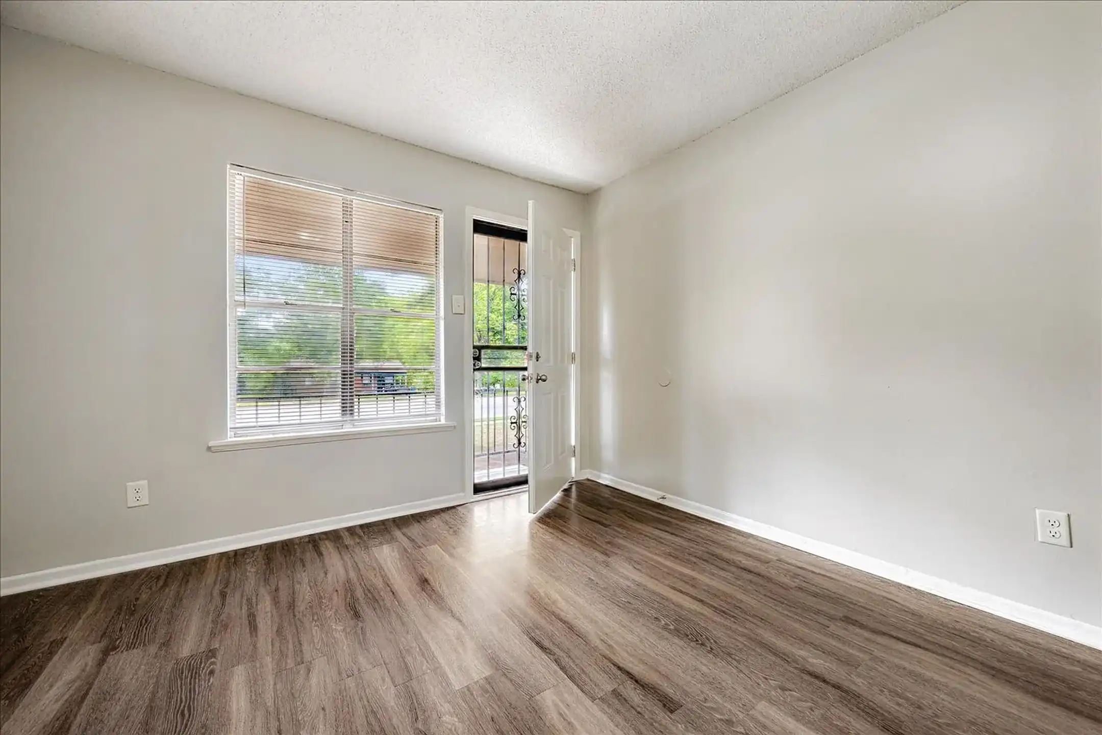 Holmes Pointe - Memphis, TN 38116 | ApartmentGuide.com