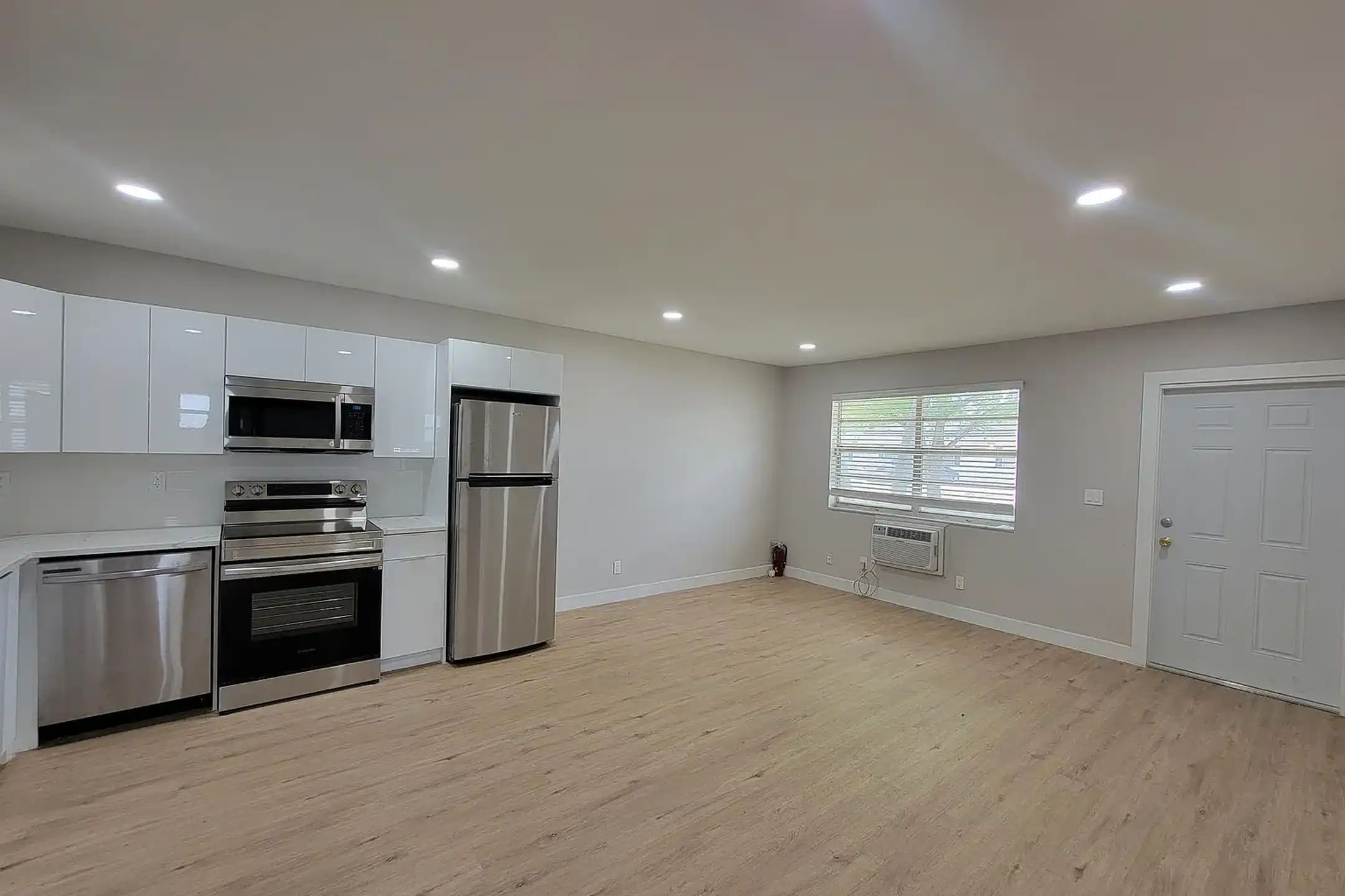 Cottage Cove - Miami, FL 33179 | ApartmentGuide.com