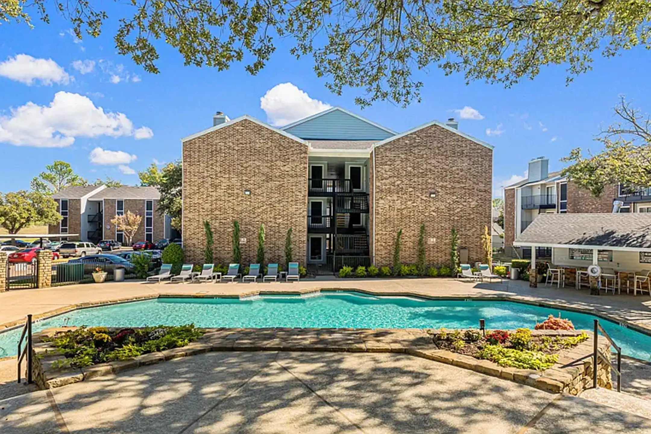 The Ridge on 161 Apartments - Irving, TX 75062 | ApartmentGuide.com