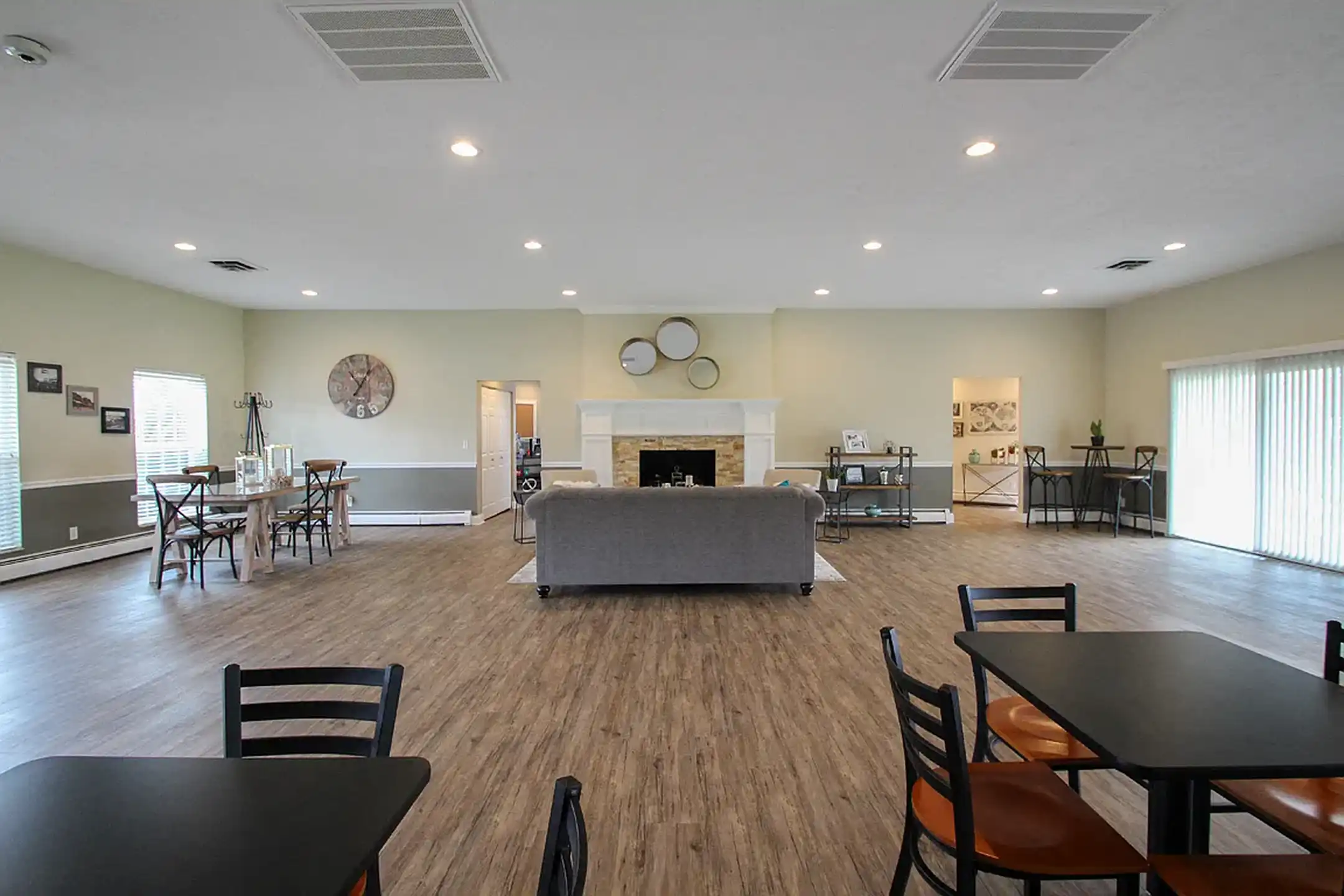 Compton Lake - Mount Healthy, OH 45231 | ApartmentGuide.com