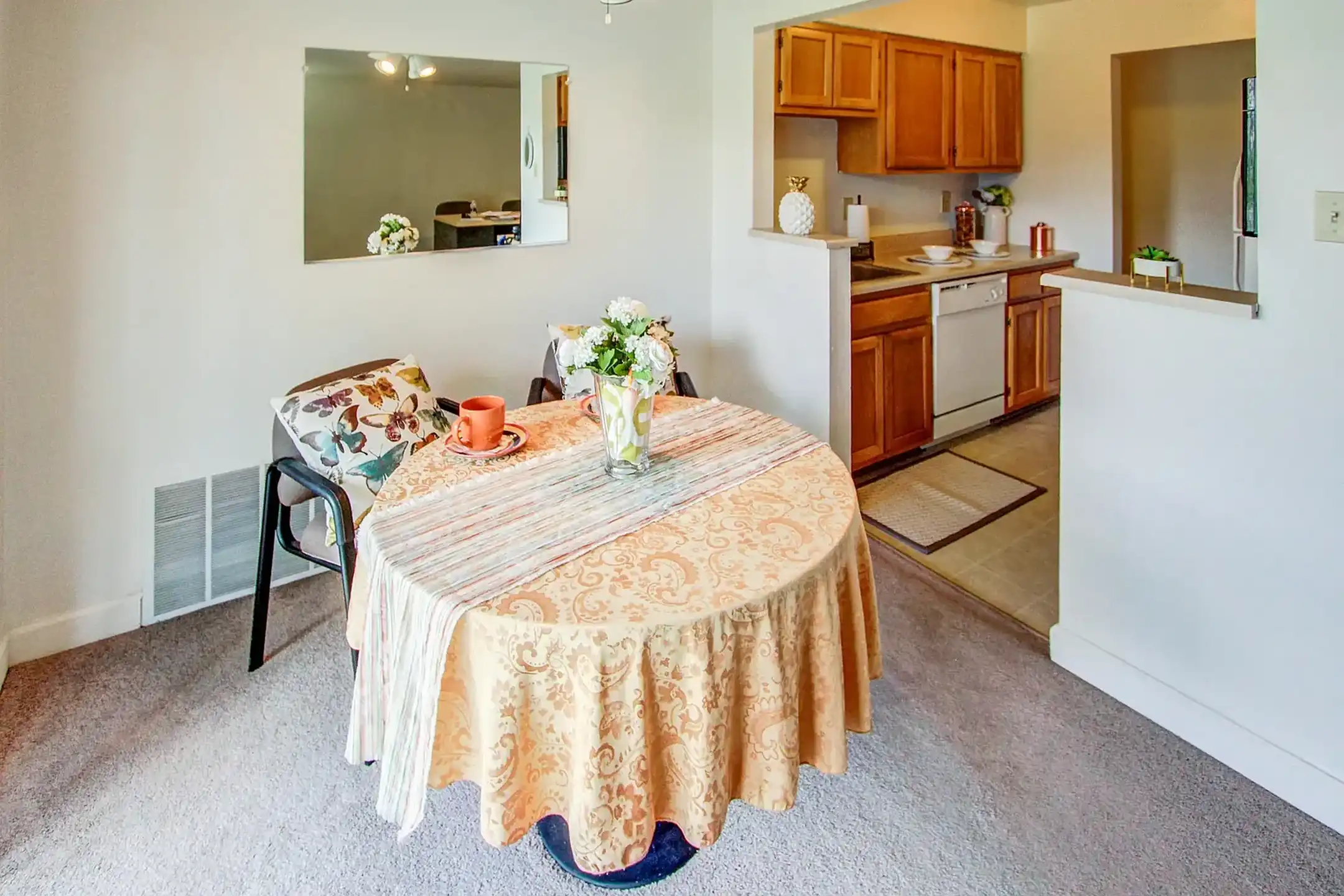 Rolling Ridge - Latham, NY 12110 | ApartmentGuide.com