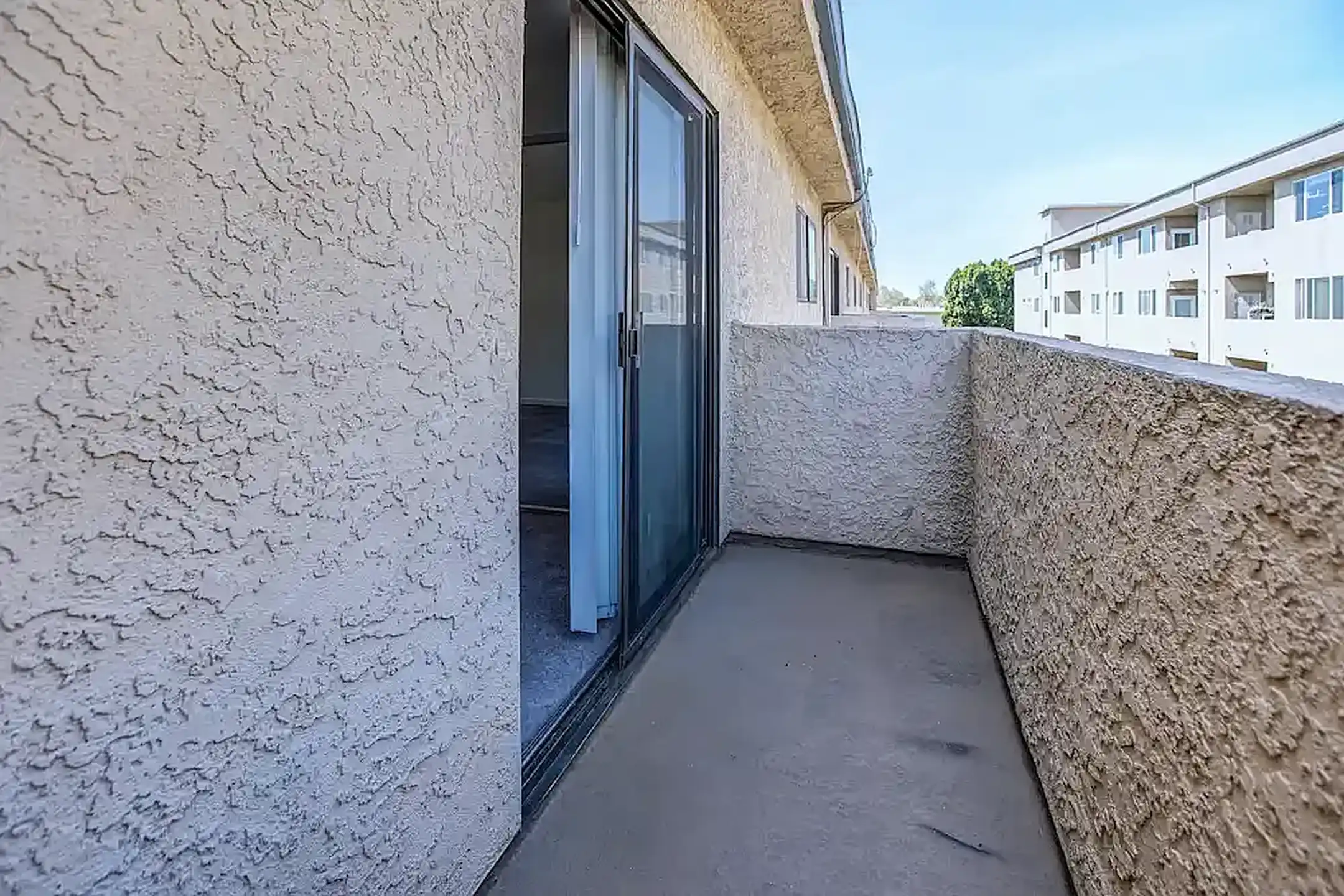 Canyon Crest Apts - Van Nuys, CA 91402 | ApartmentGuide.com