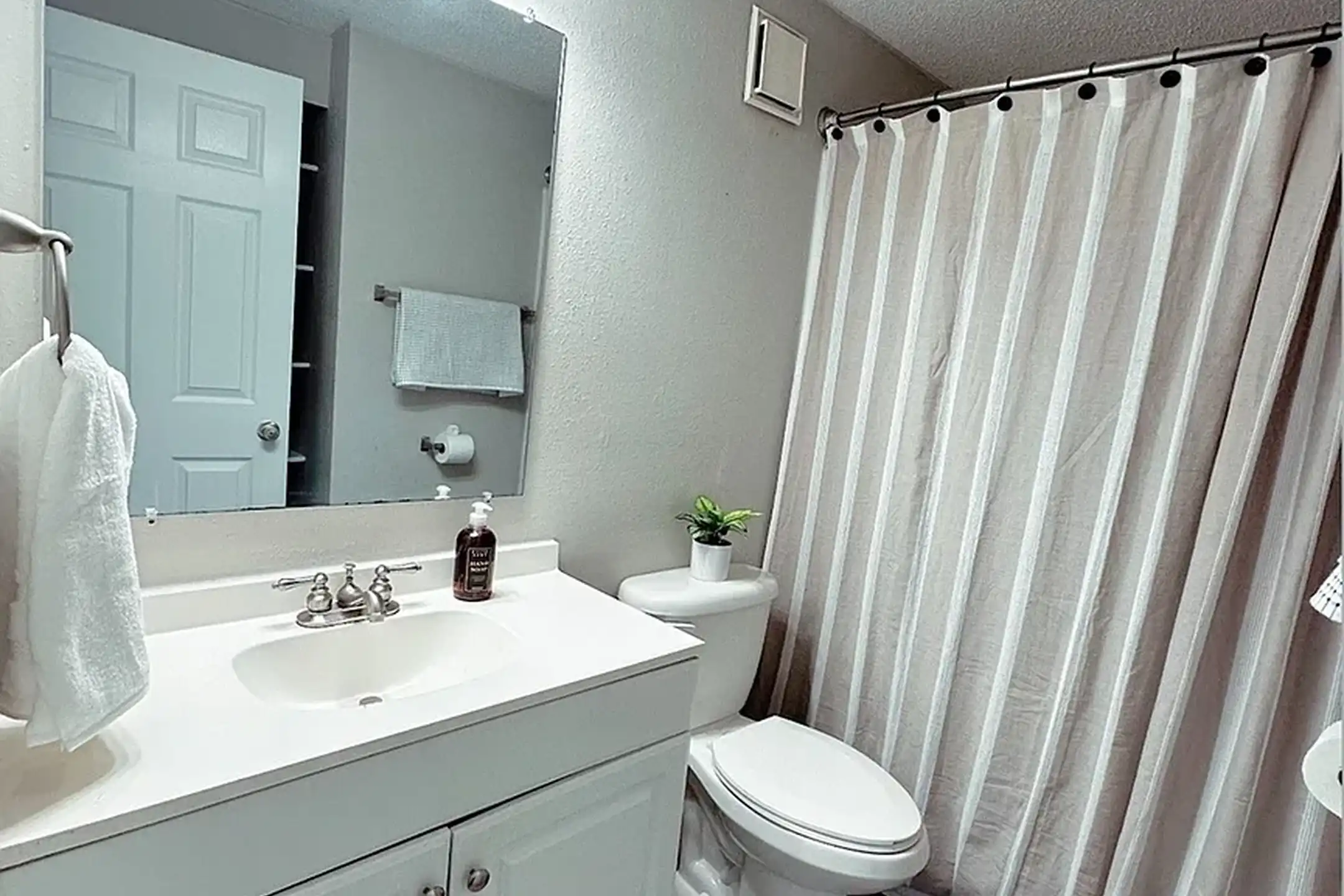 Amber Ridge Apartments - Richmond, VA 23228 | ApartmentGuide.com