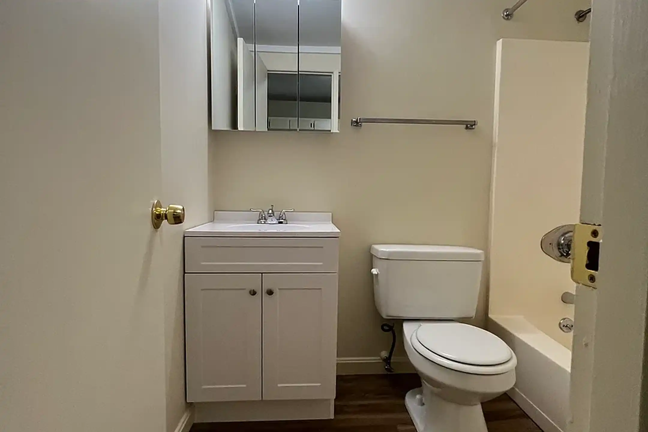 East Bay Apartments - Taunton, MA 02780 | ApartmentGuide.com