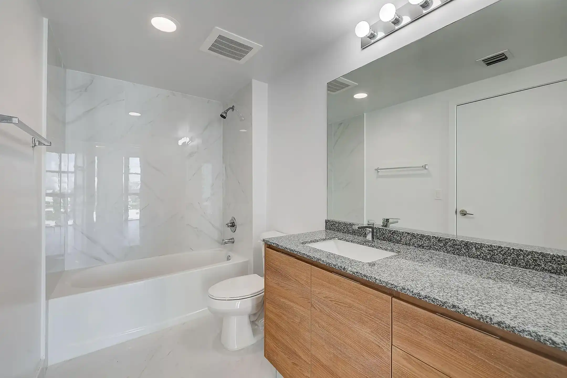 Downtown 5th - Miami, FL 33132 | ApartmentGuide.com