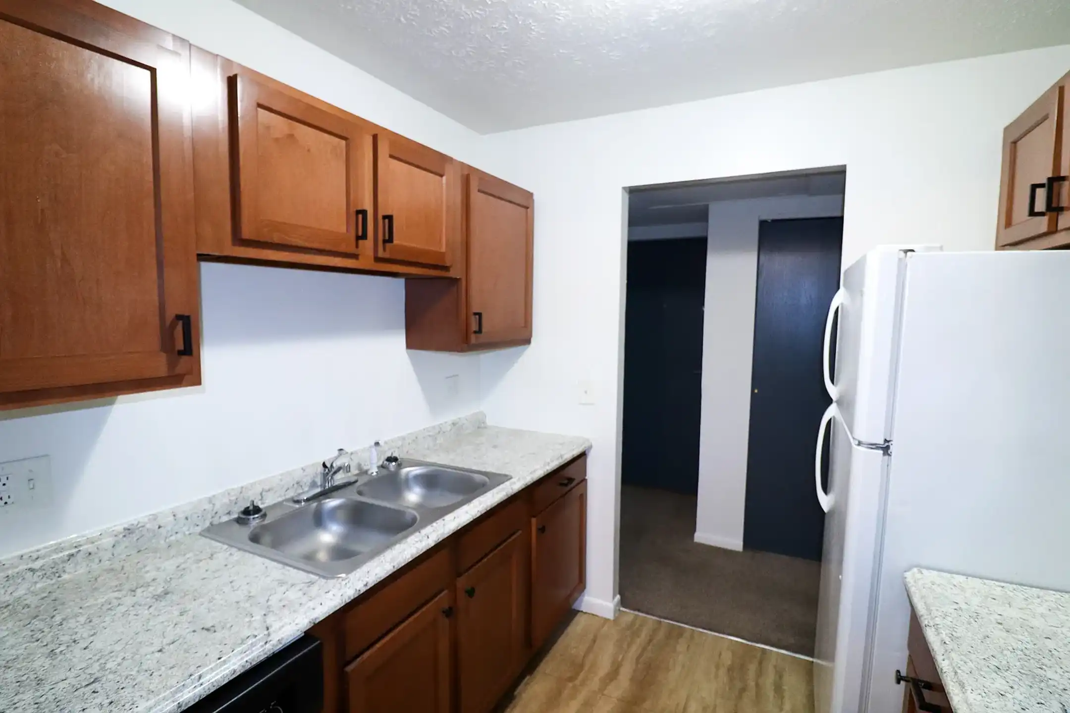 The Ridgeview Apartment - Cincinnati, OH 45230 | ApartmentGuide.com