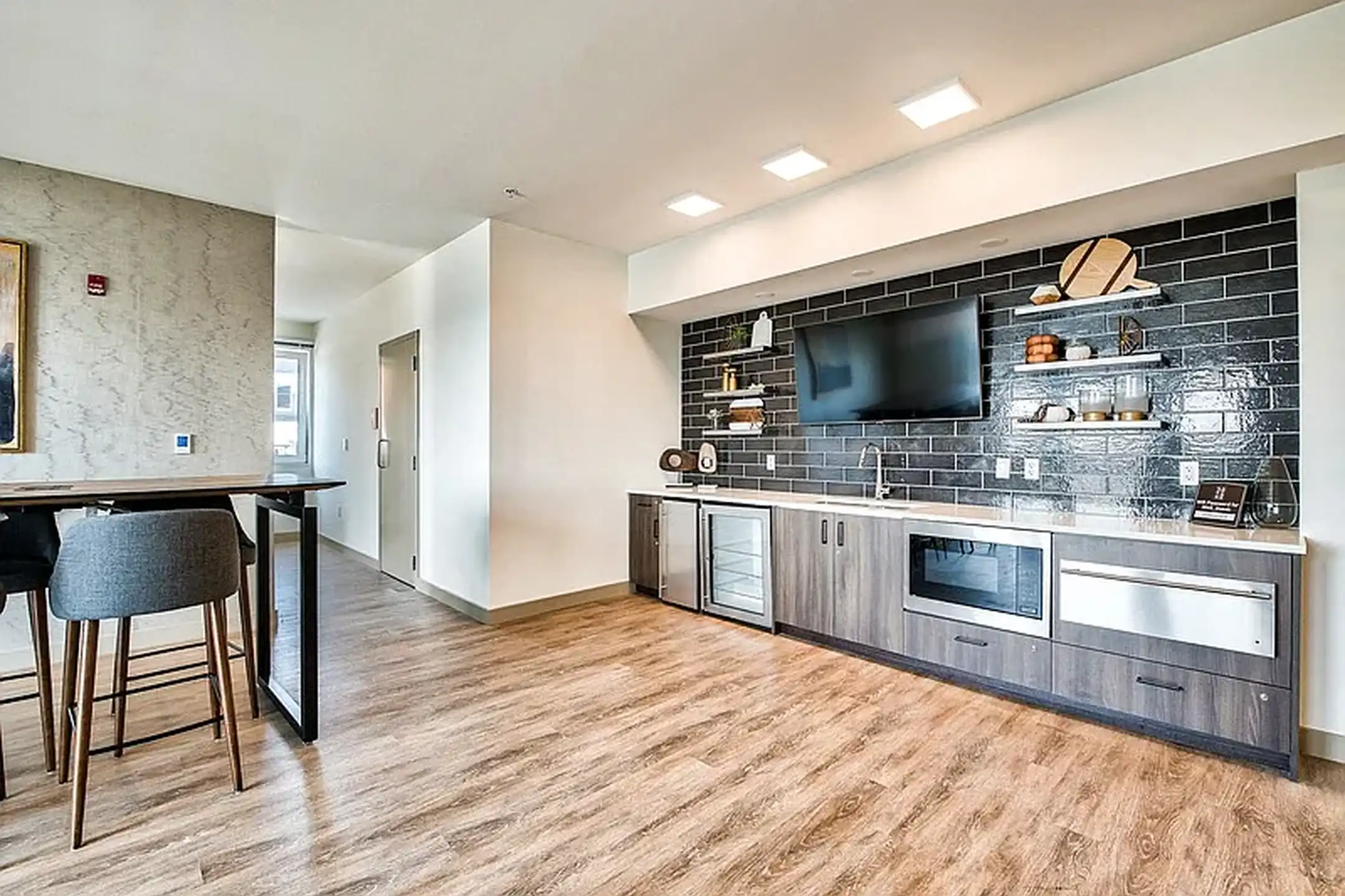 Bell Overlake - Redmond, WA 98052 | ApartmentGuide.com