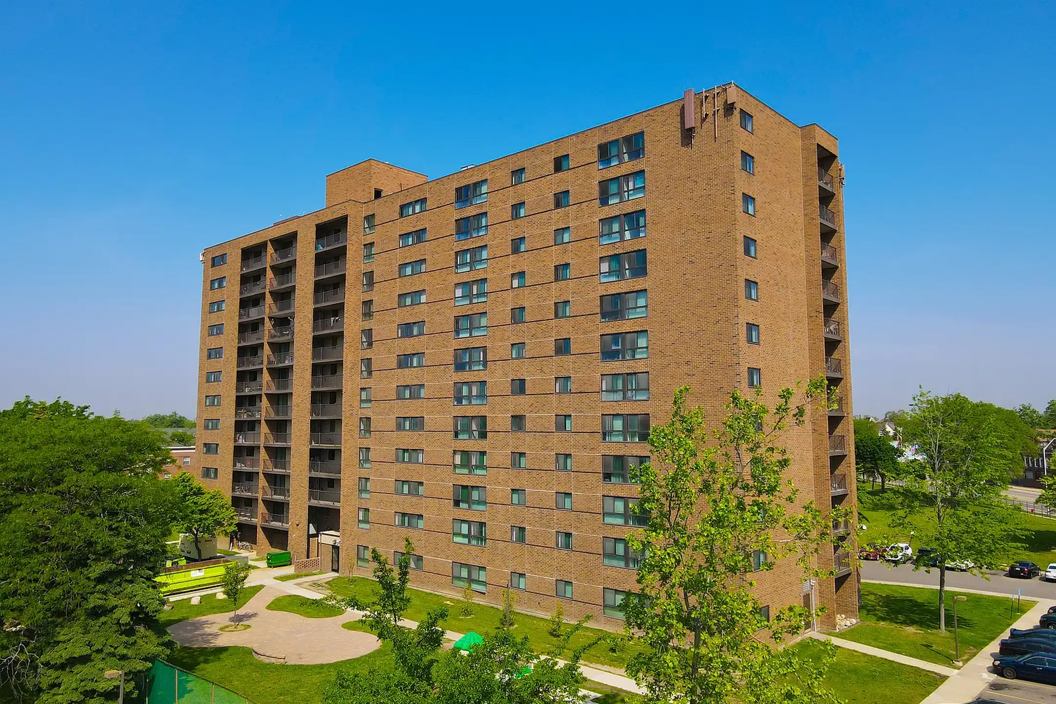 Roberts III Apartments - Detroit, MI 48208 | ApartmentGuide.com