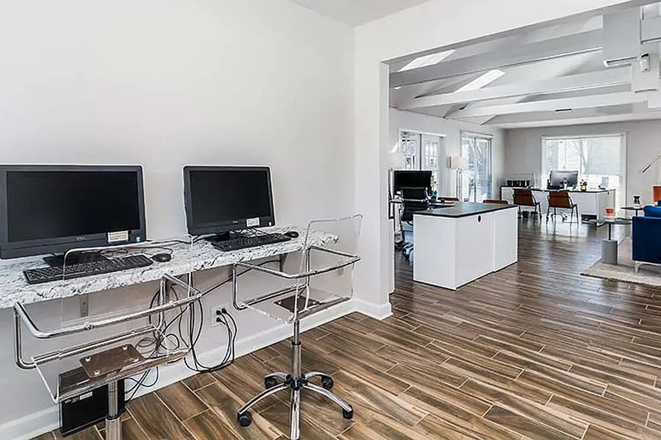 The Lakes at Fountain Square Apartment Homes - Waukegan, IL 60085 ...