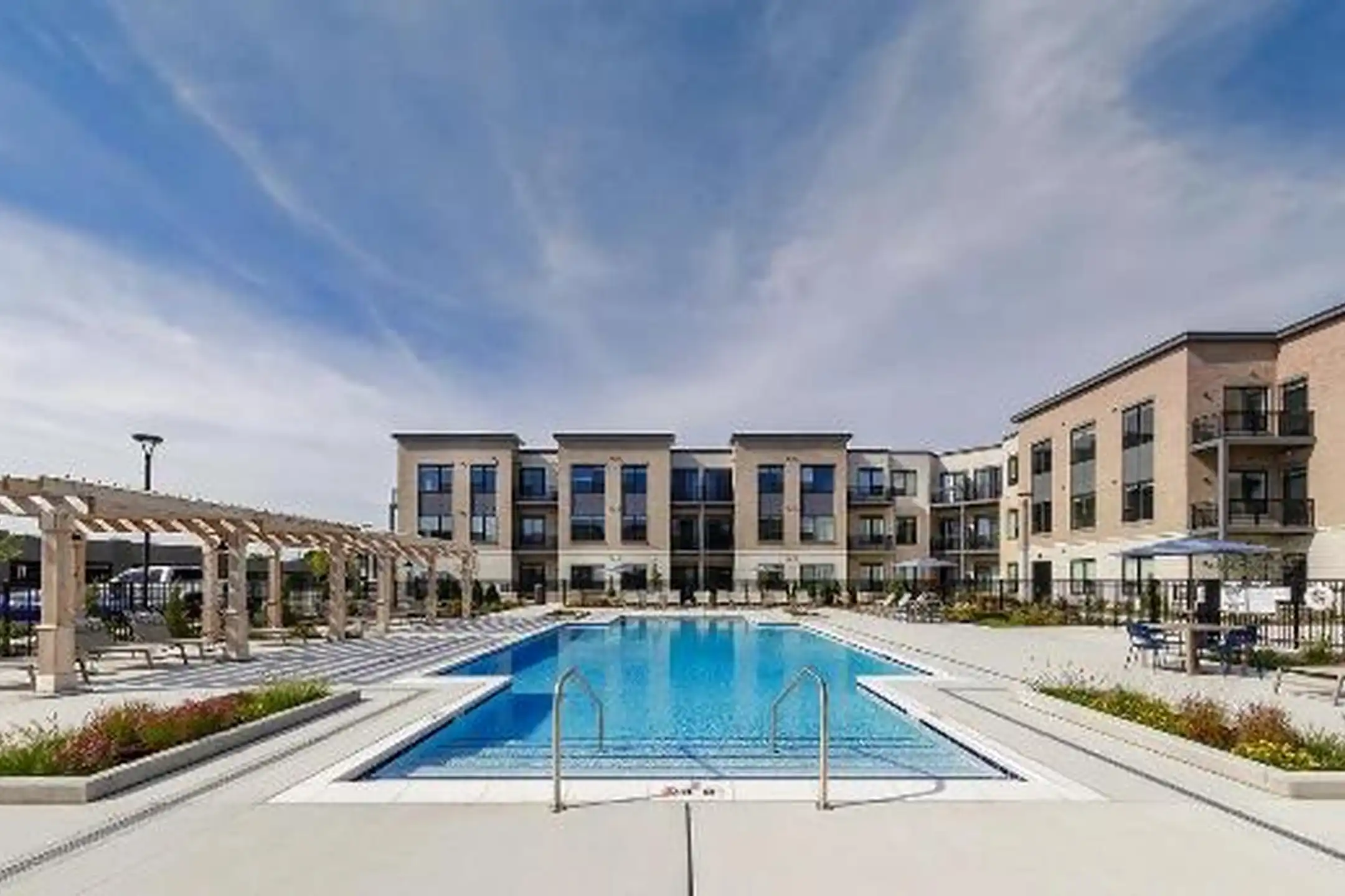 4450 Fox Valley Center Dr - Aurora, IL 60504 | ApartmentGuide.com