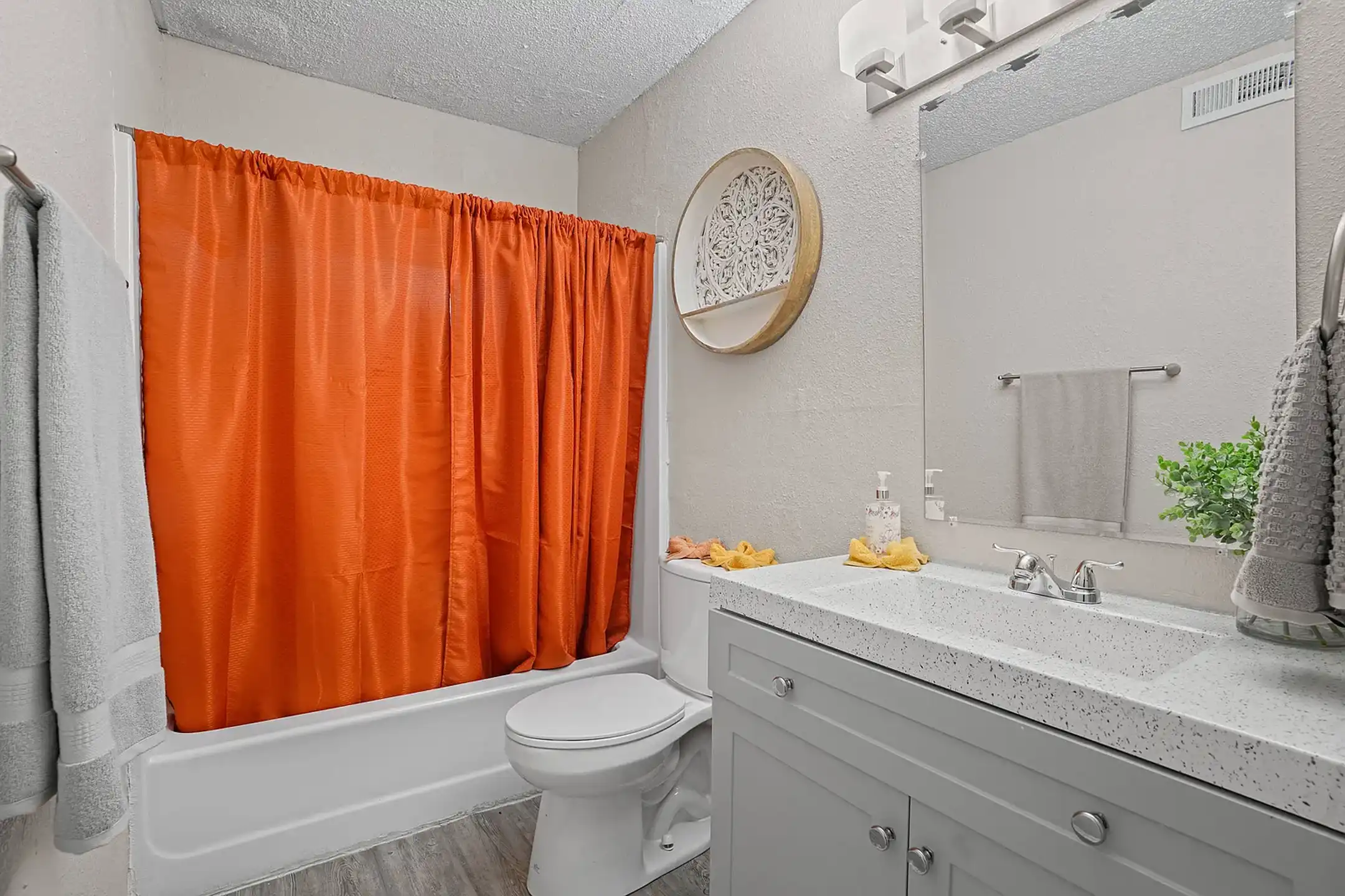 Diamond Lake Apartments - Oklahoma City, OK 73122 | ApartmentGuide.com
