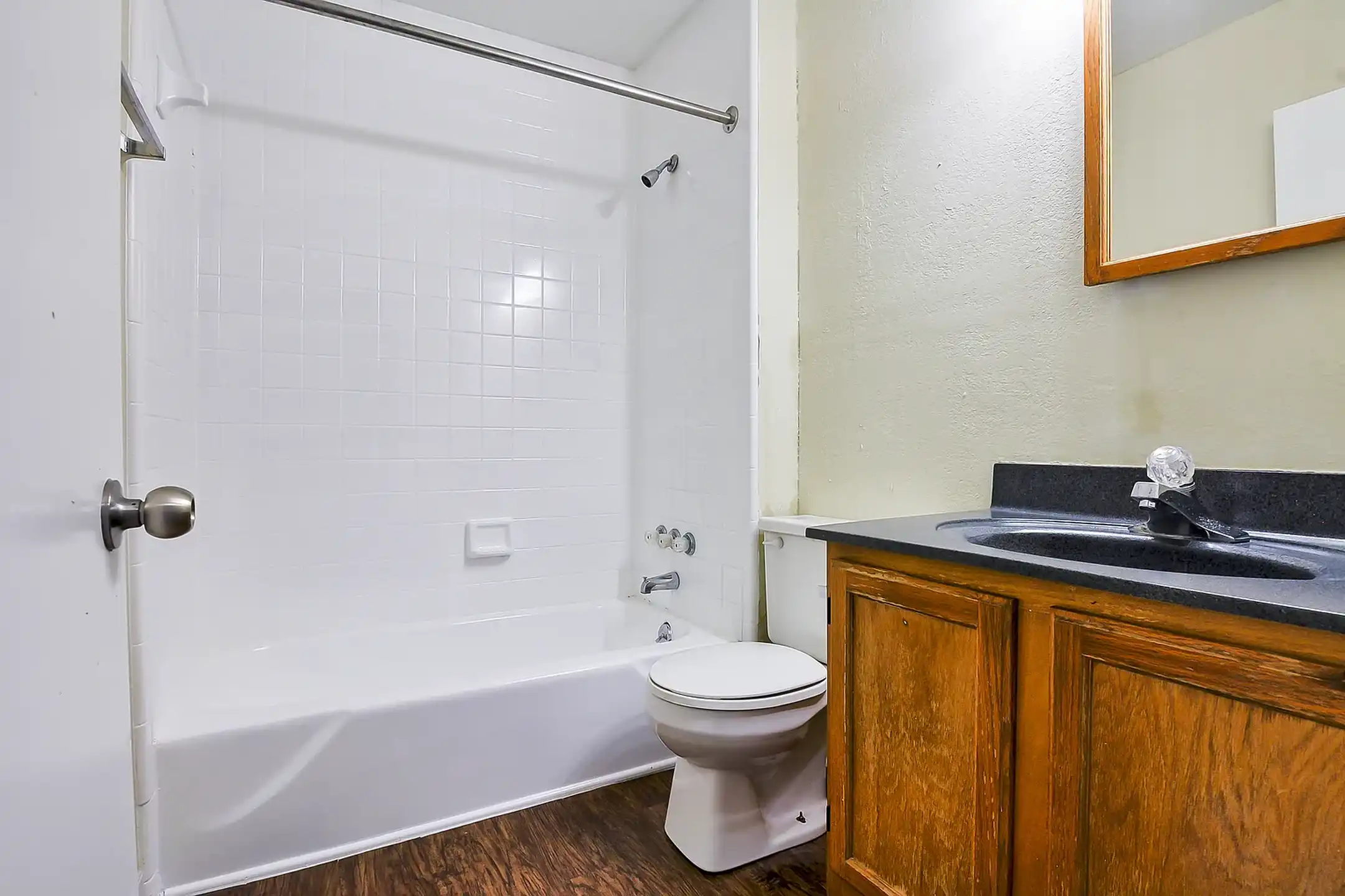 Lexington Commons - Greensboro, NC 27405 | ApartmentGuide.com