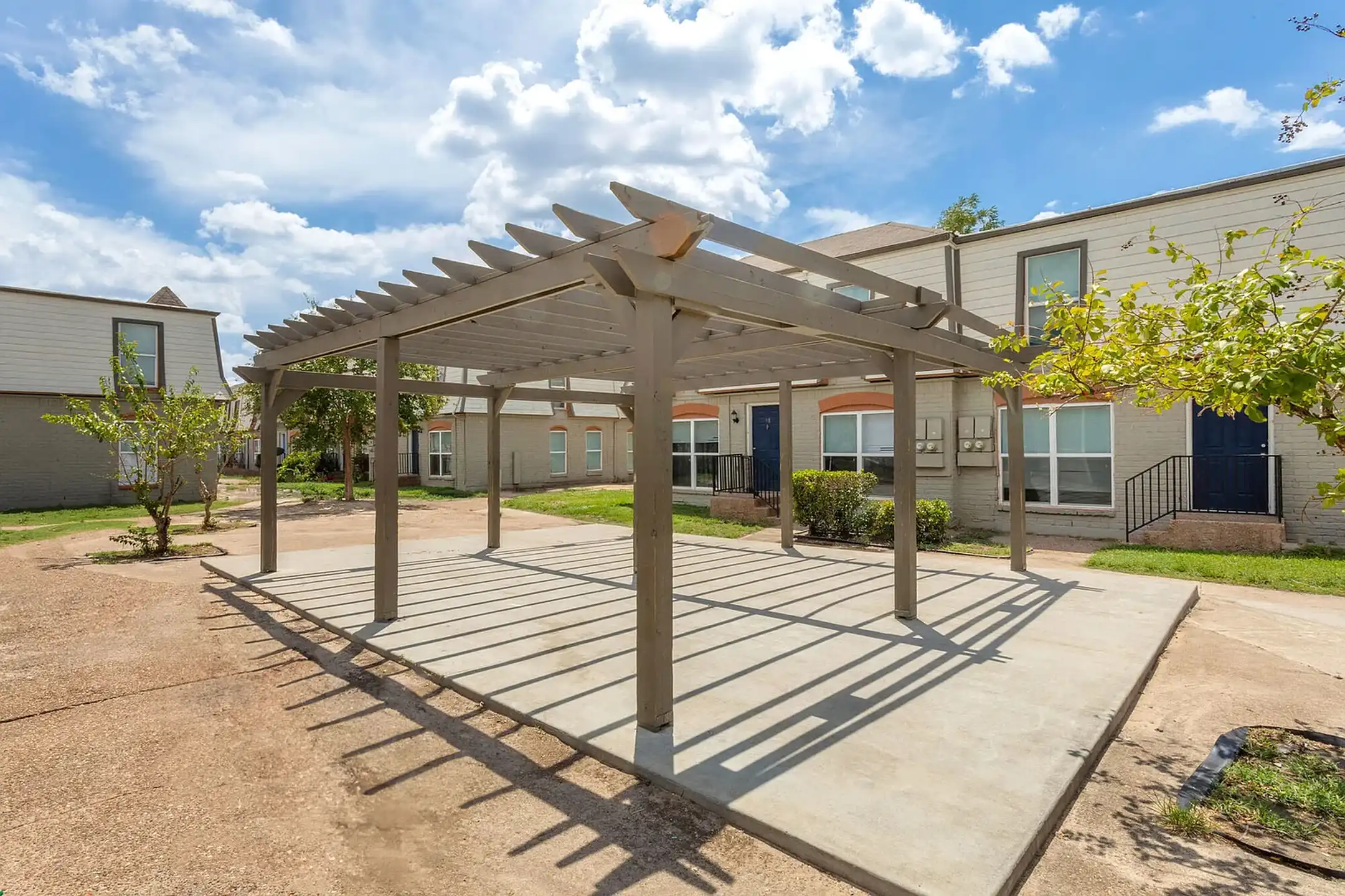 Valencia at Spring Branch - Houston, TX 77055 | ApartmentGuide.com