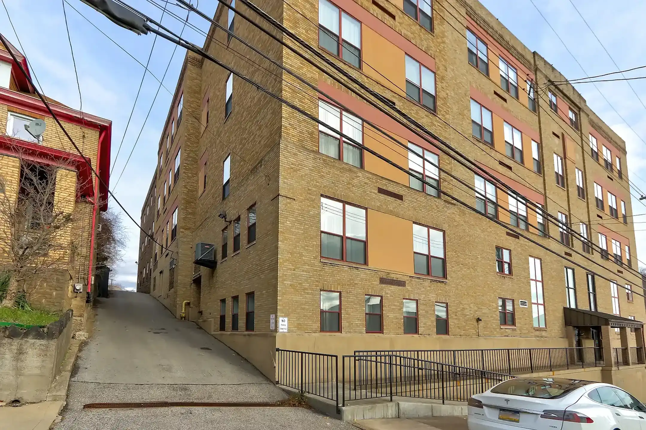 Etna Commons Apartments - Pittsburgh, PA 15223 | ApartmentGuide.com