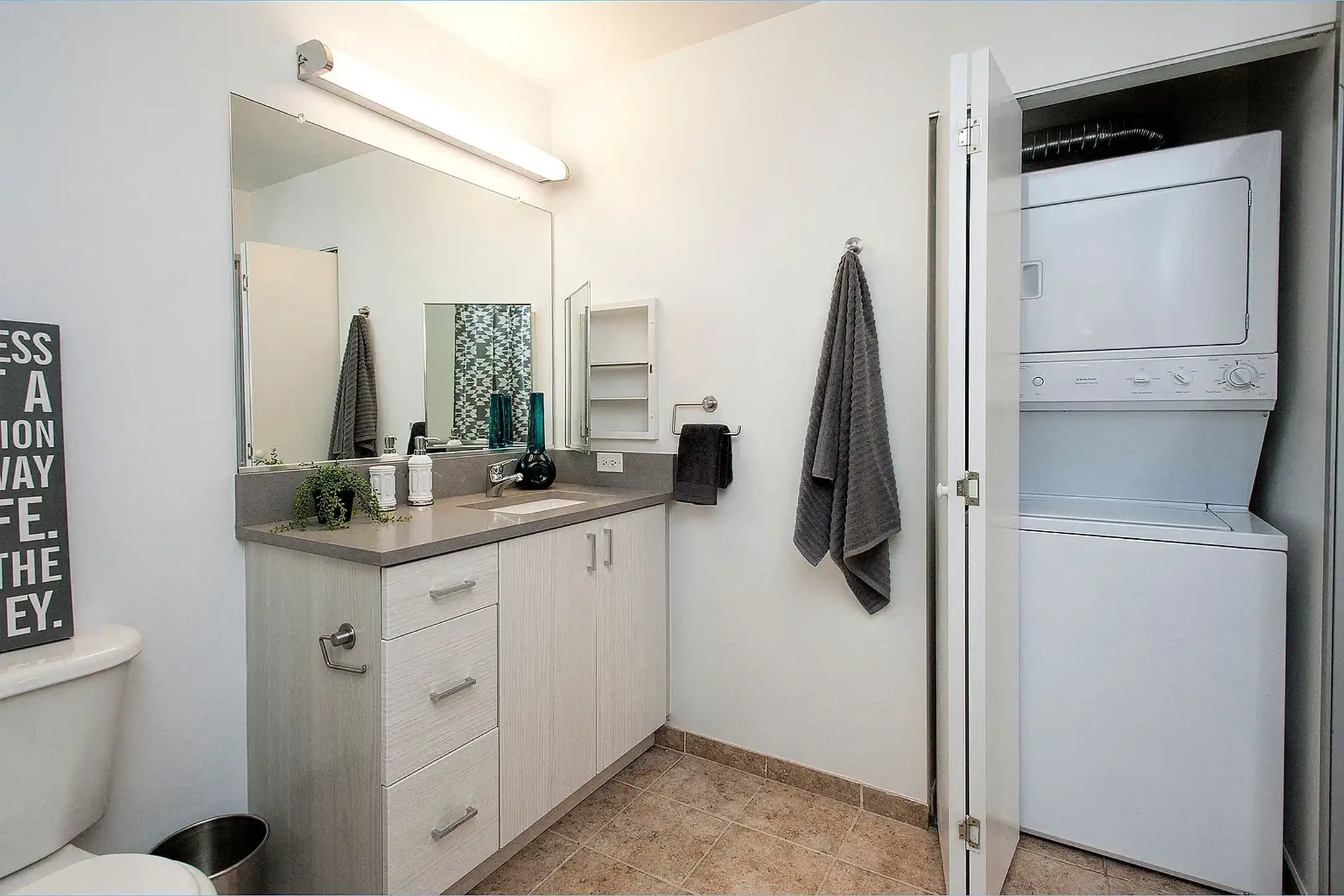 800J Lofts - Sacramento, CA 95814 | ApartmentGuide.com