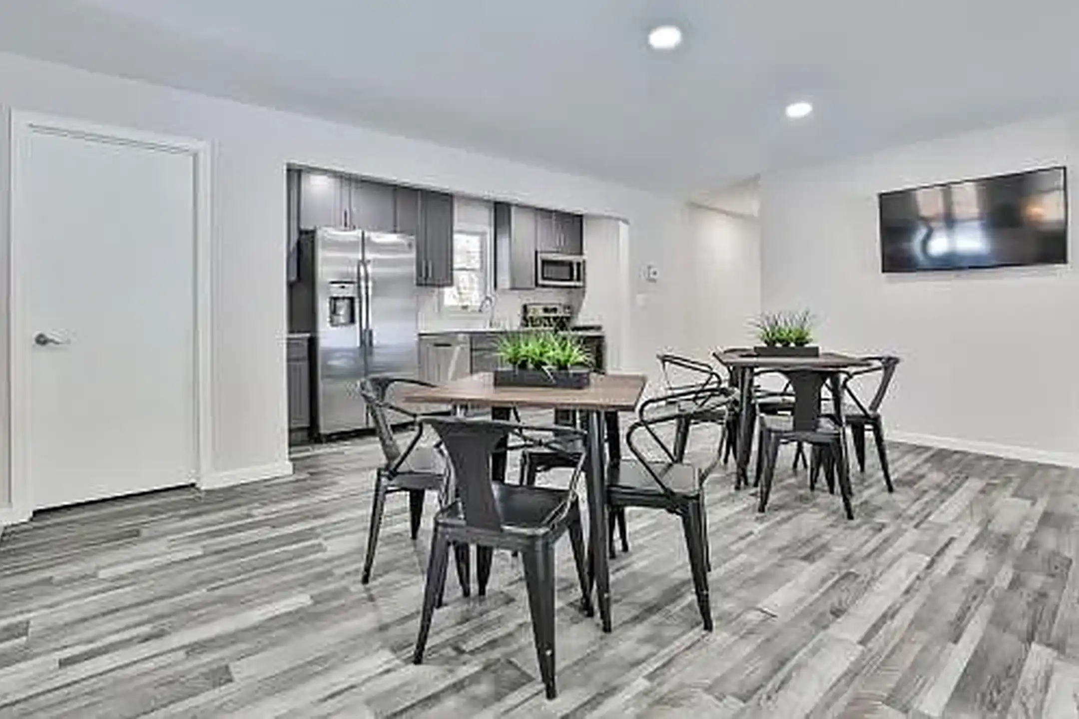 The Apartments at Cranmore Ridge - Concord, NH 03301 | ApartmentGuide.com