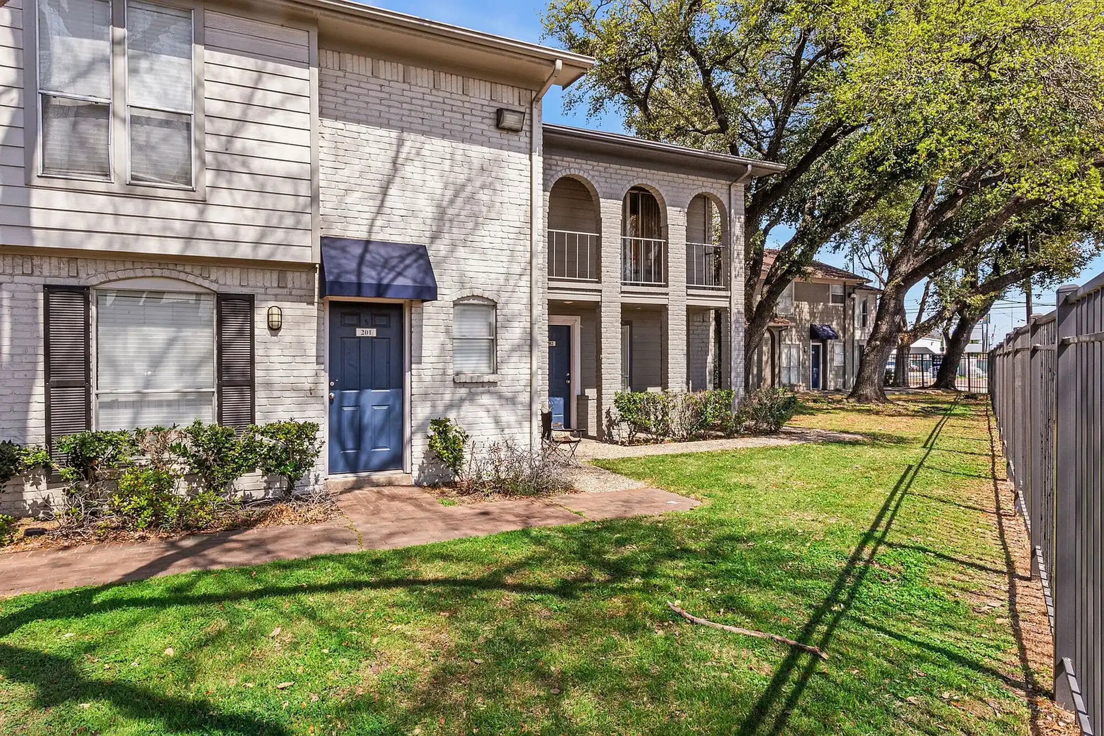 The Ellis Apartments - Houston, TX 77081 | ApartmentGuide.com